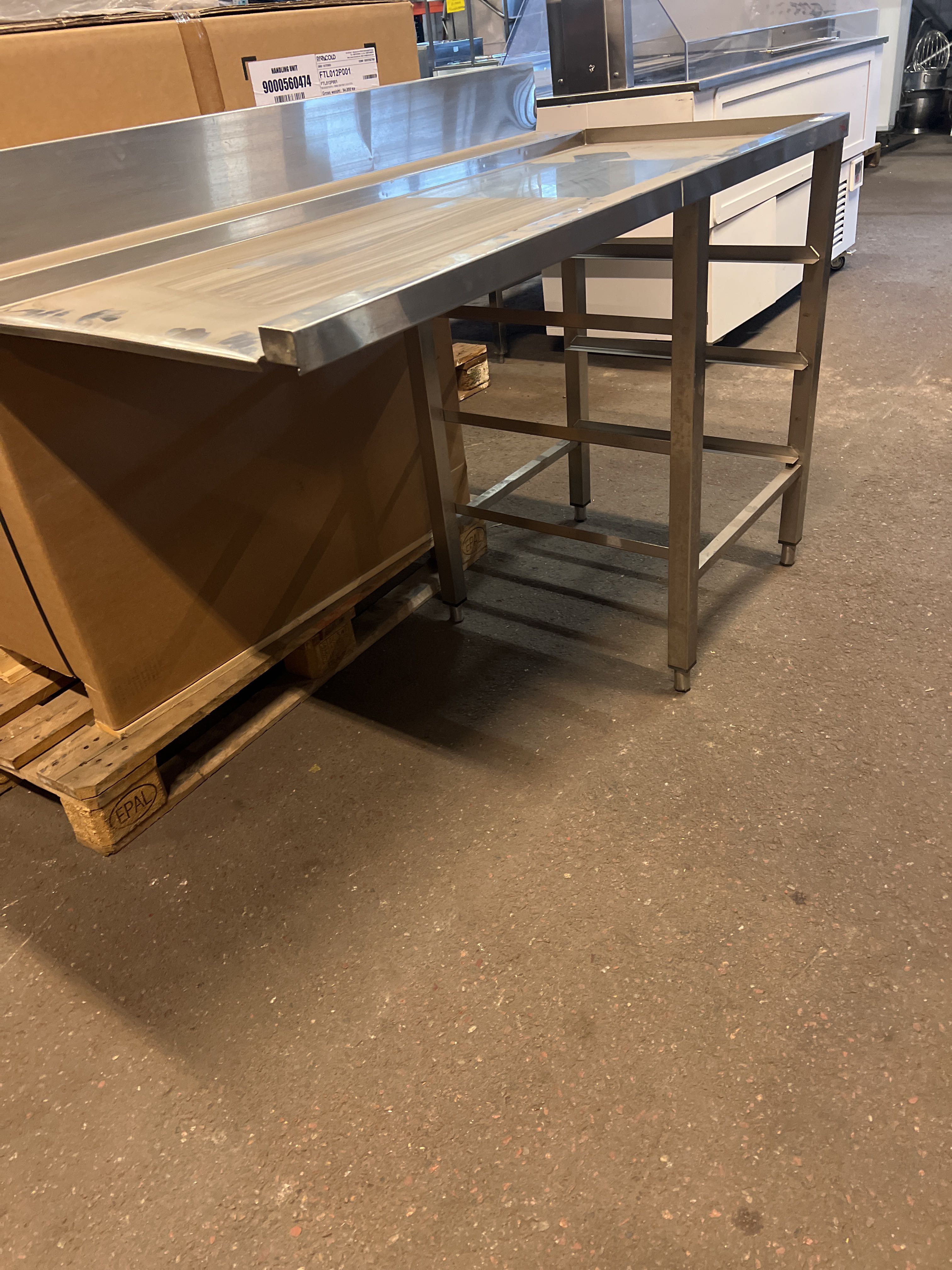 Delivery bench right, approx. 140 x 70 x 90 cm - PS Auction - We value ...