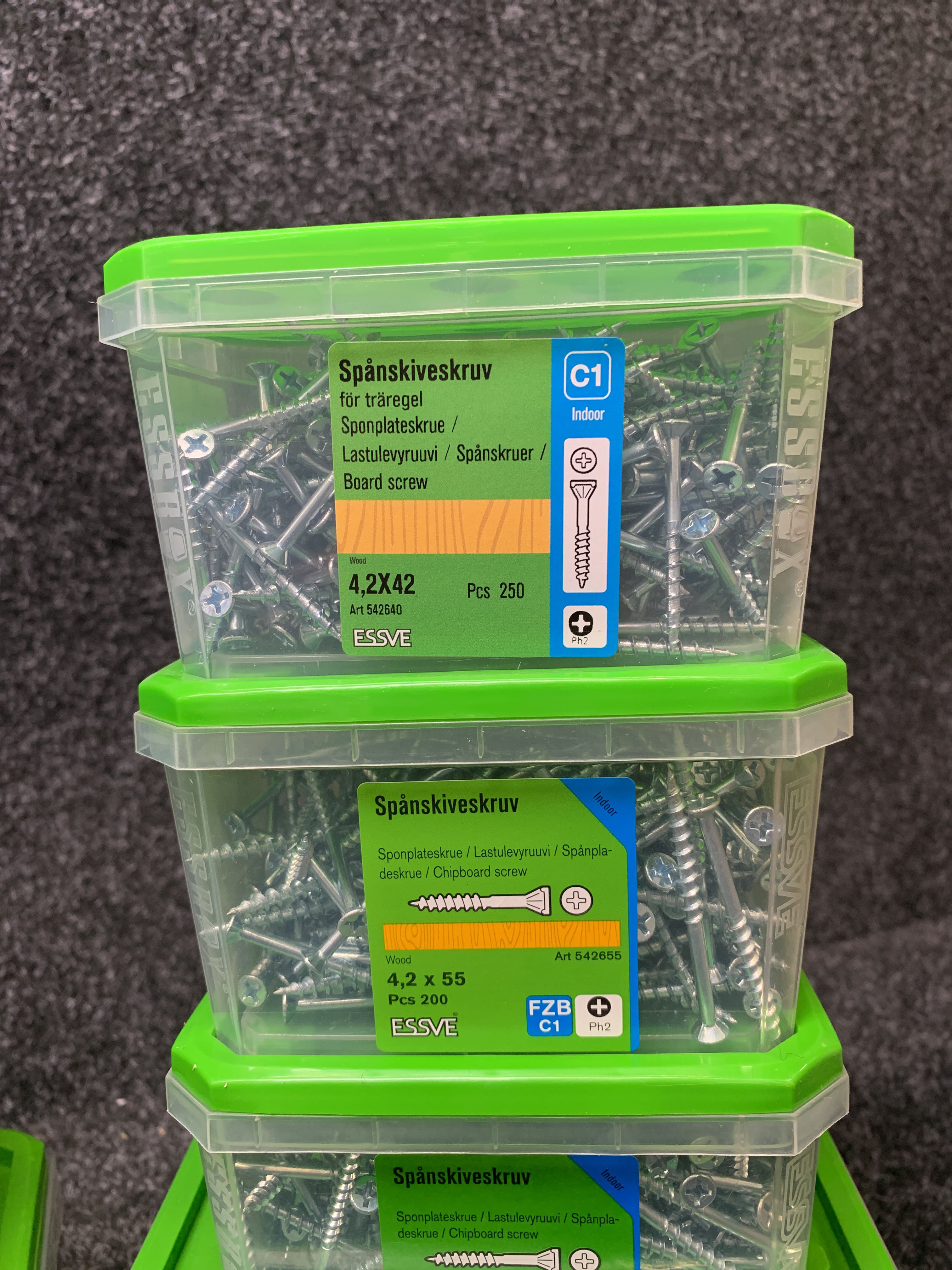 Sortiment med gipsskruv & spånskiveskruv Essve - Auktioner online ...