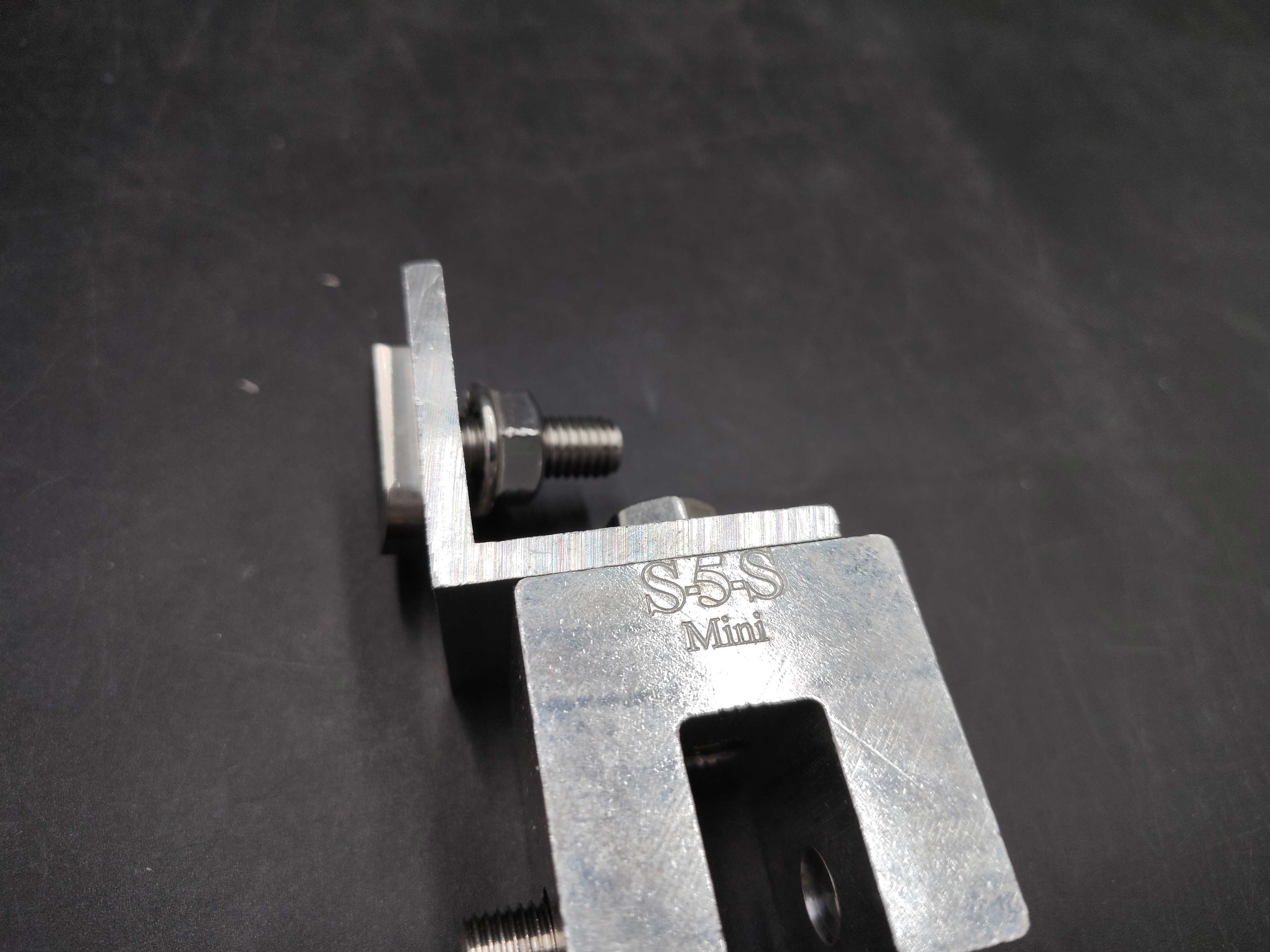 Standing seam bracket with L-bracket, approx. 98 pcs – Van der Valk ...