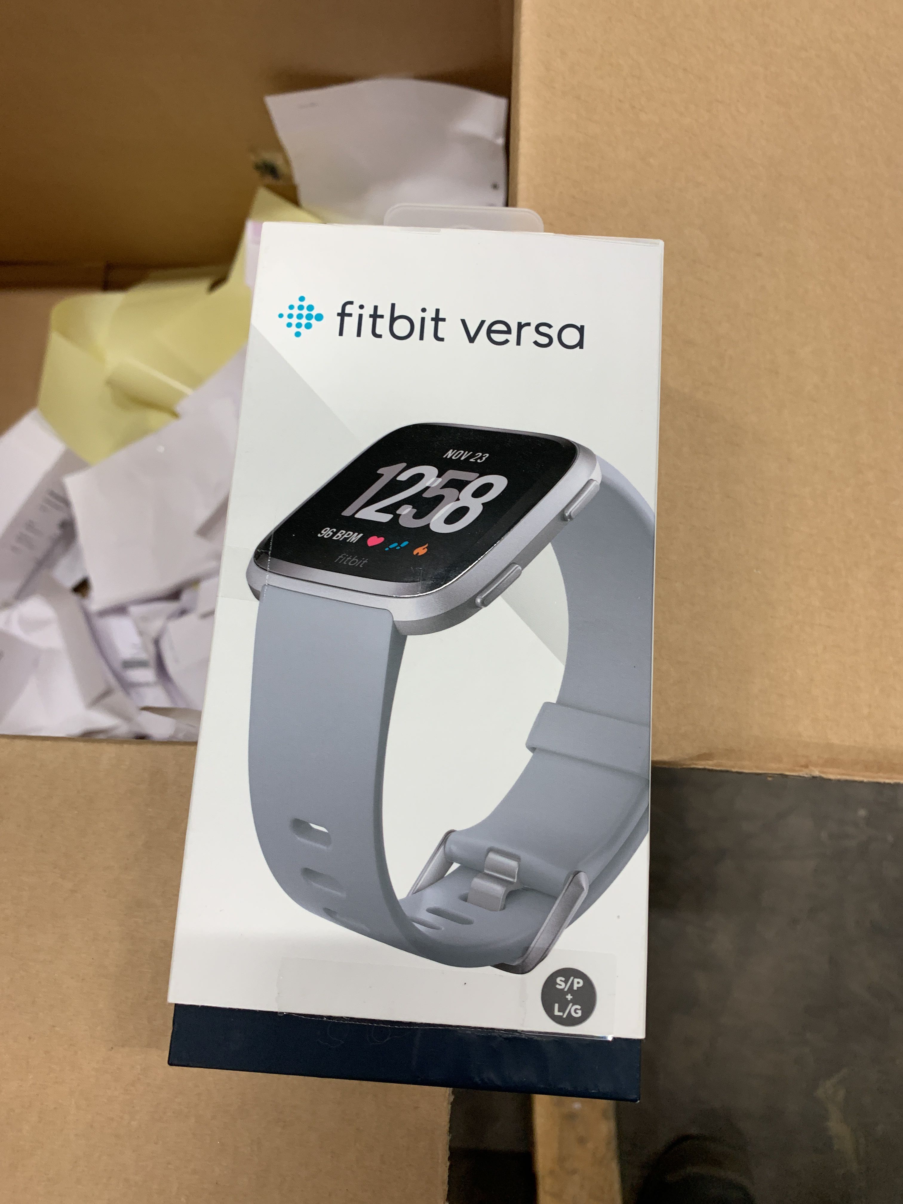 Fitbit Versa Gray / Silver - PS Auction - We value the future - Largest ...