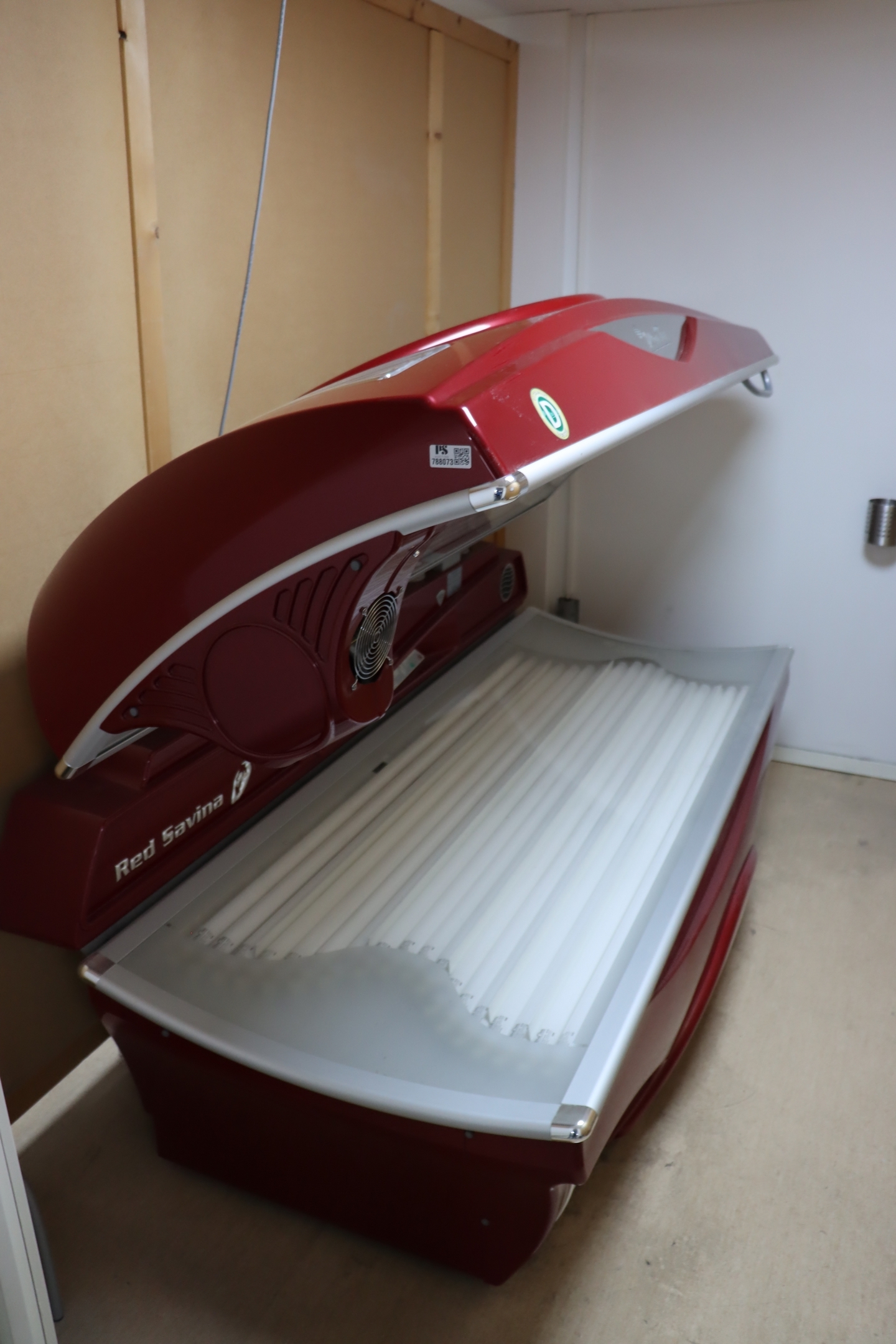 Solarium Ultra Tan Red Savina - PS Auction - We value the future ...