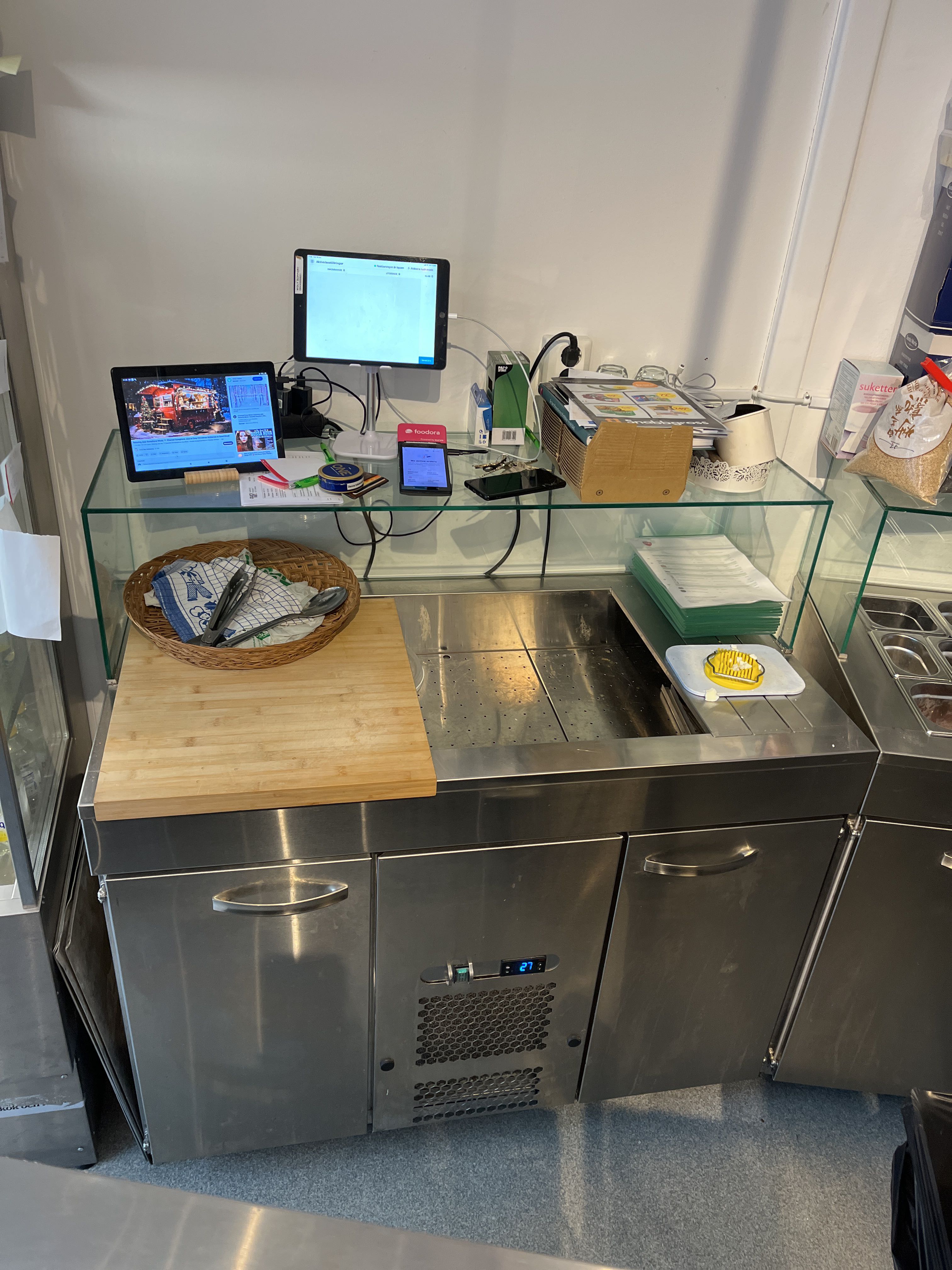 Cooler bench with warming cabinet & Cooling channel - PS Auction - We ...