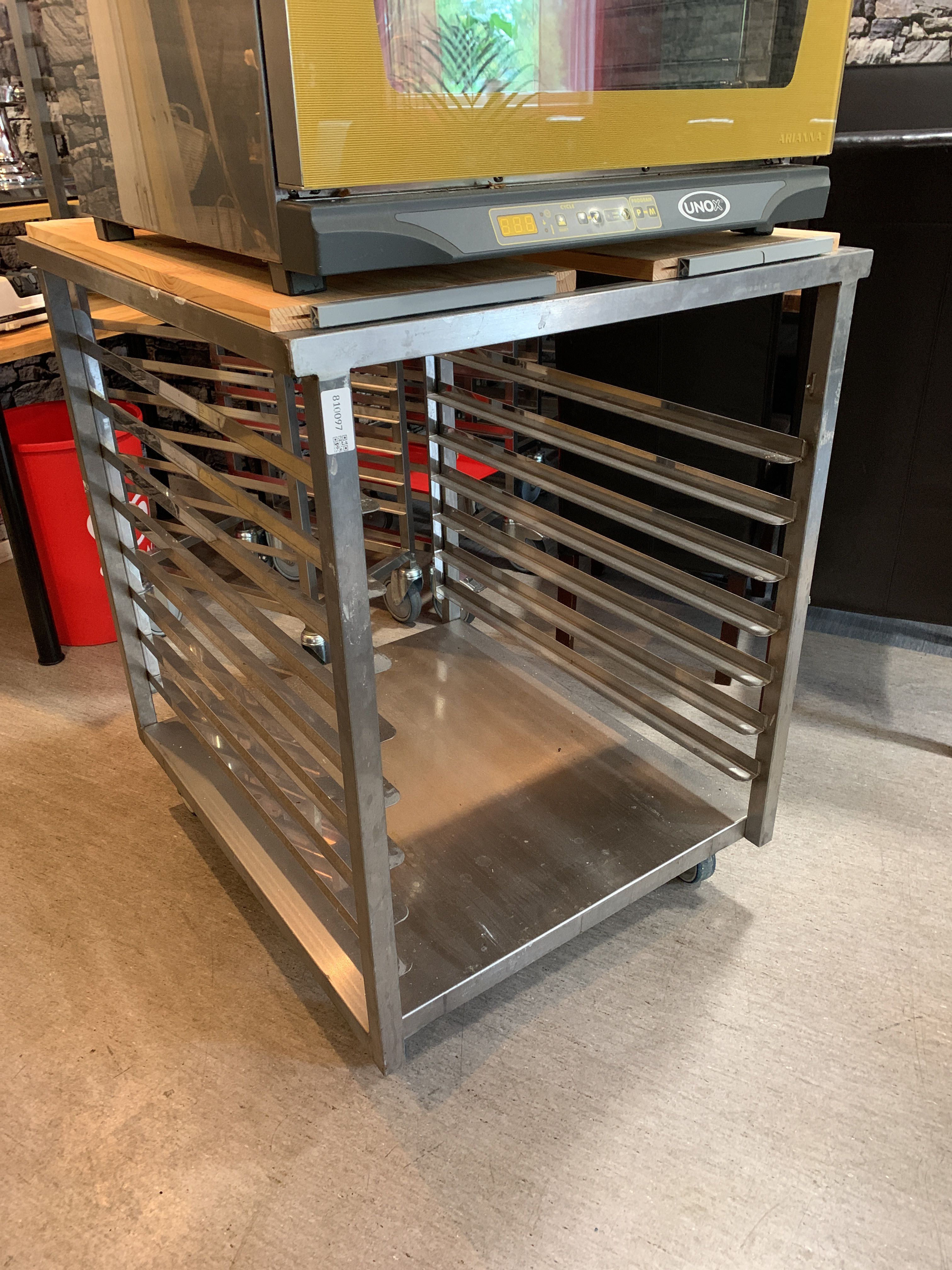 Sheet metal stand on wheels in stainless steel - PS Auction - We value ...
