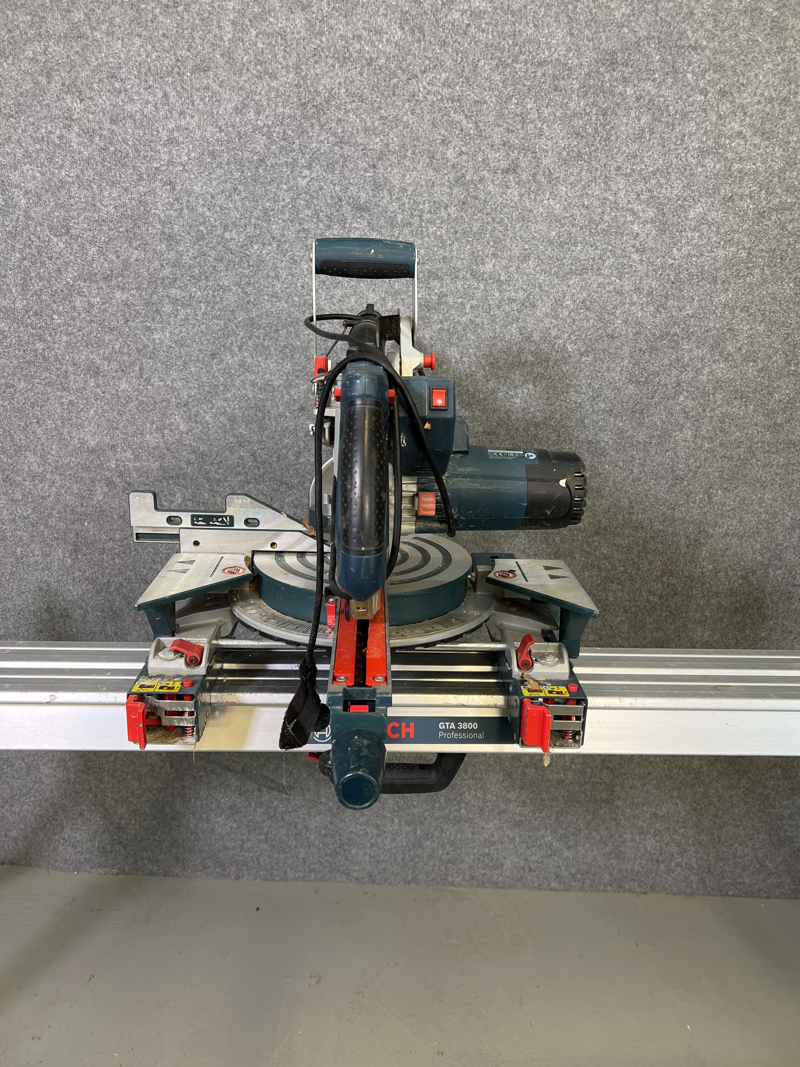 Bosch Kap/Ger saw / Saw table Bosch - PS Auction - We value the future ...