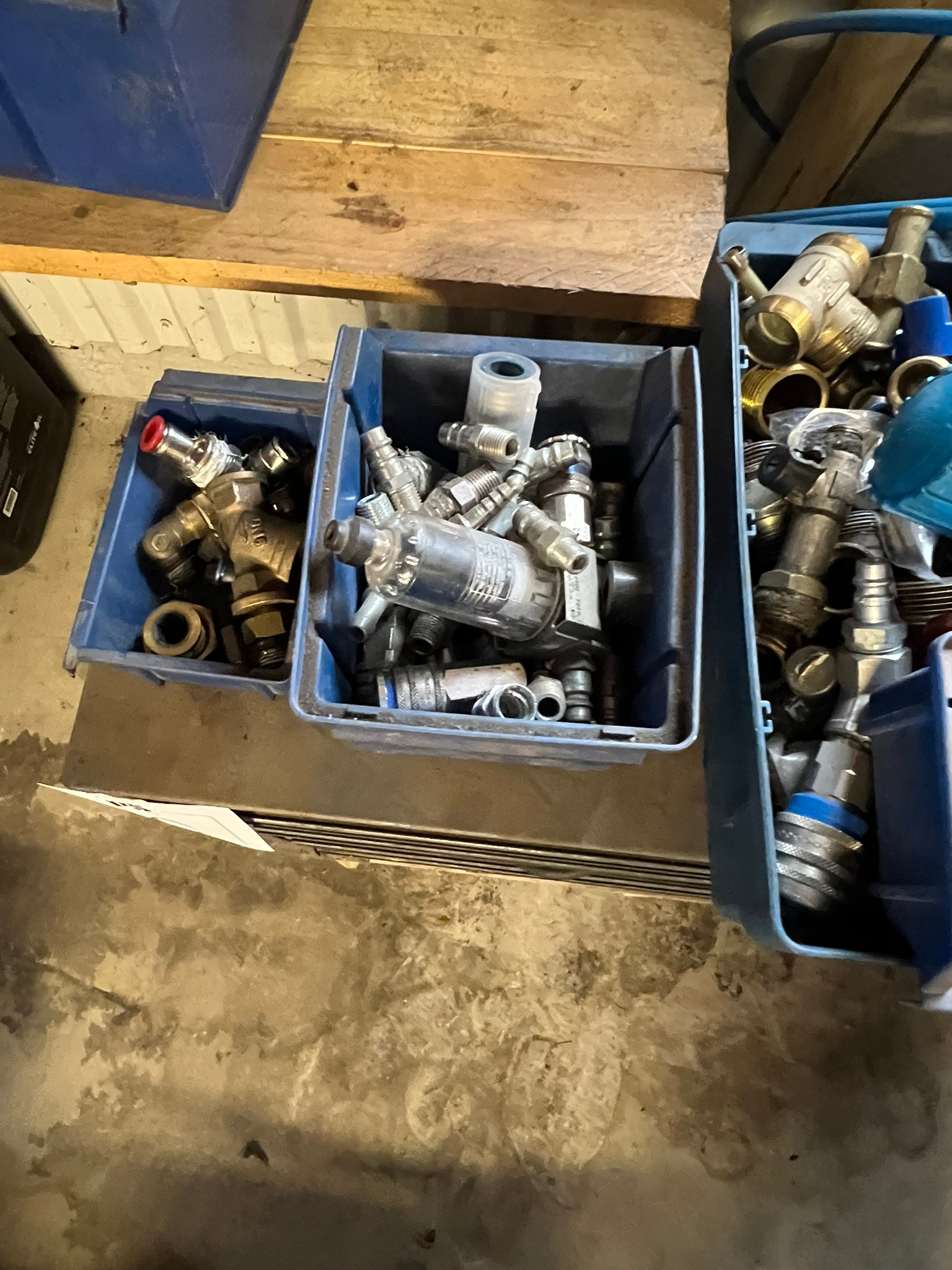 Assortment shelf with contents - PS Auction - We value the future ...