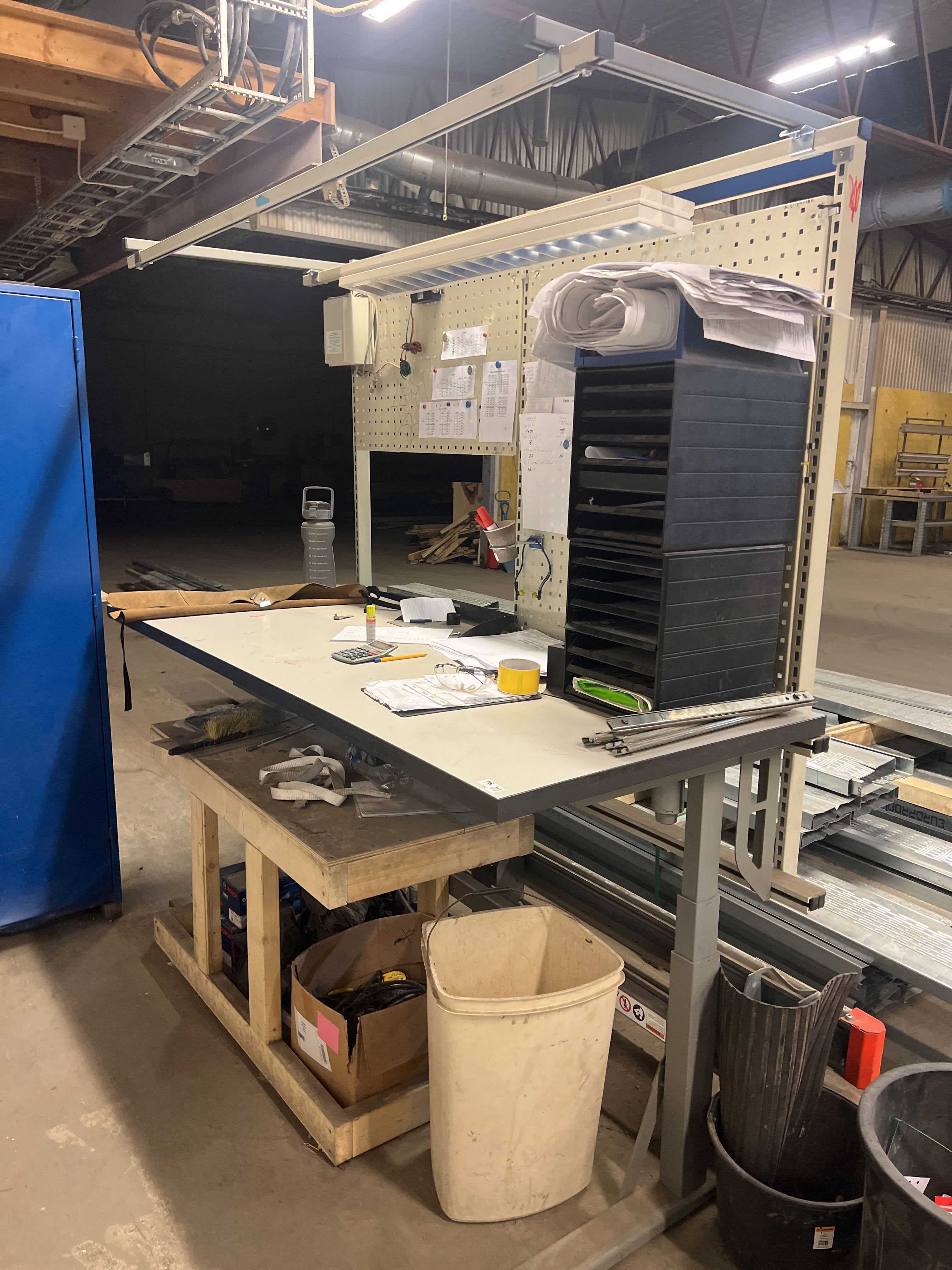 Raised & Lowerable Work Desk including metal cabinet - PS Auction - We ...