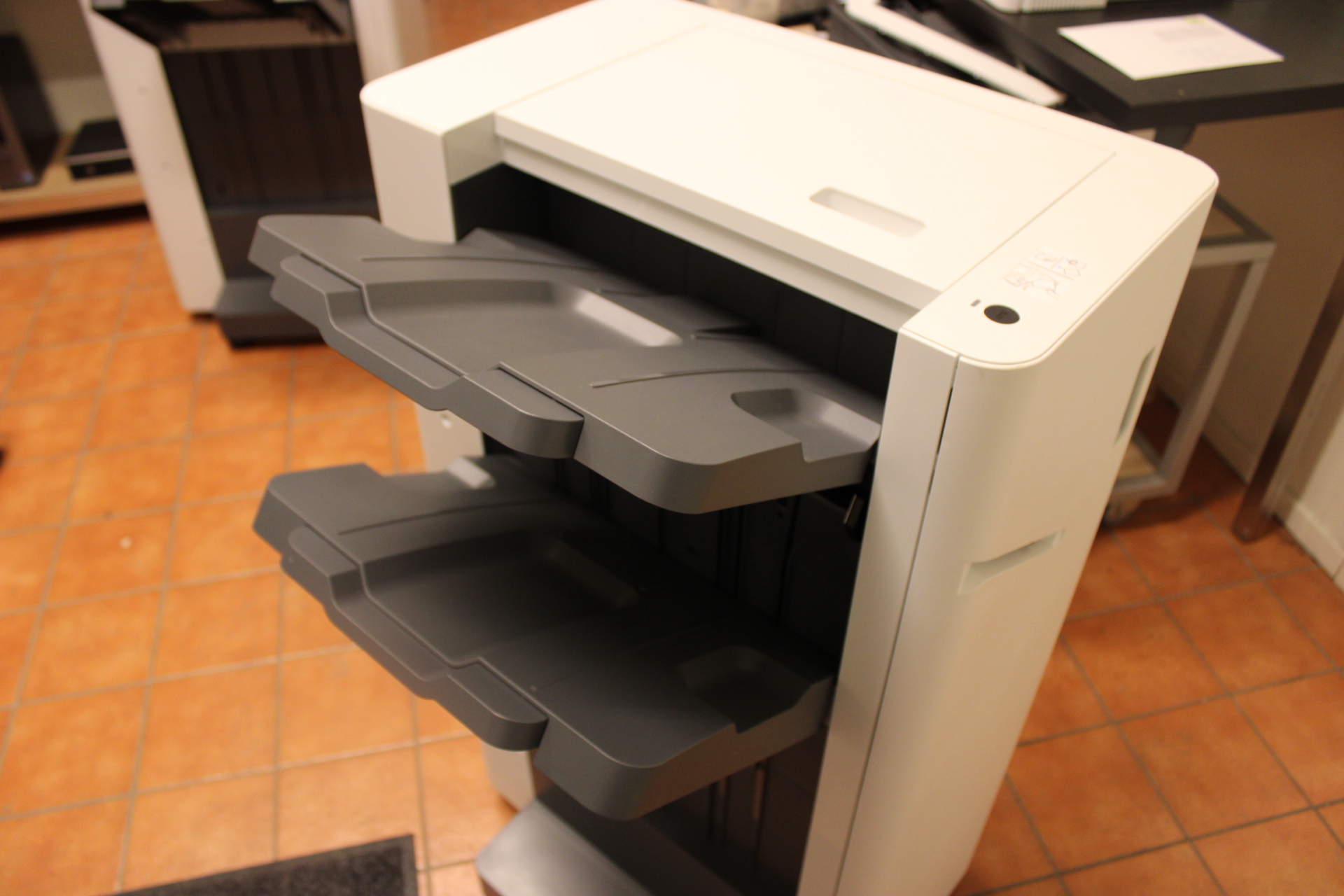 HP LaserJet Finisher (Extra pappersfack) #1 - Auktioner online ...