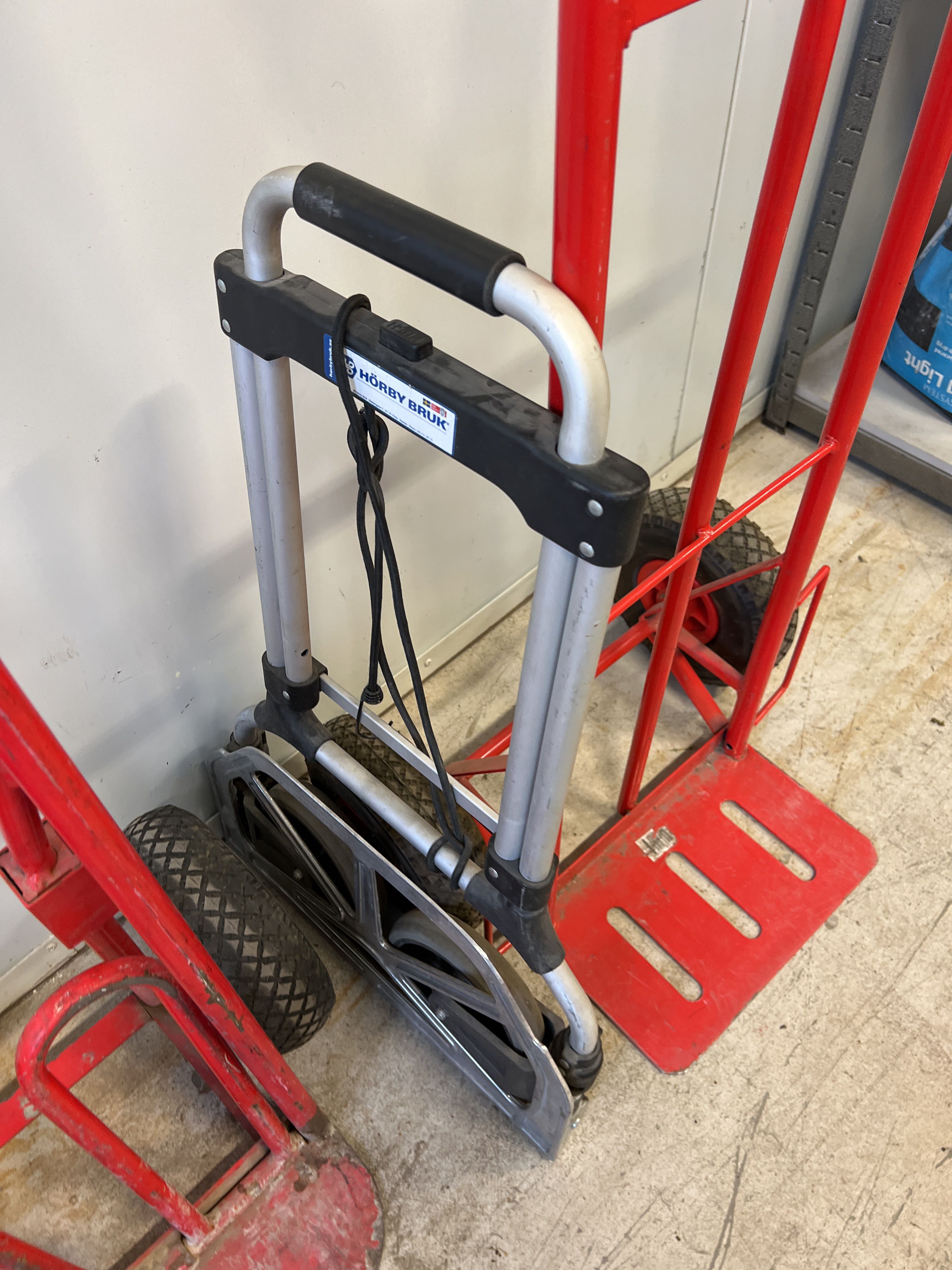 Collection of wheelbarrows/magazine carts - PS Auction - We value the ...