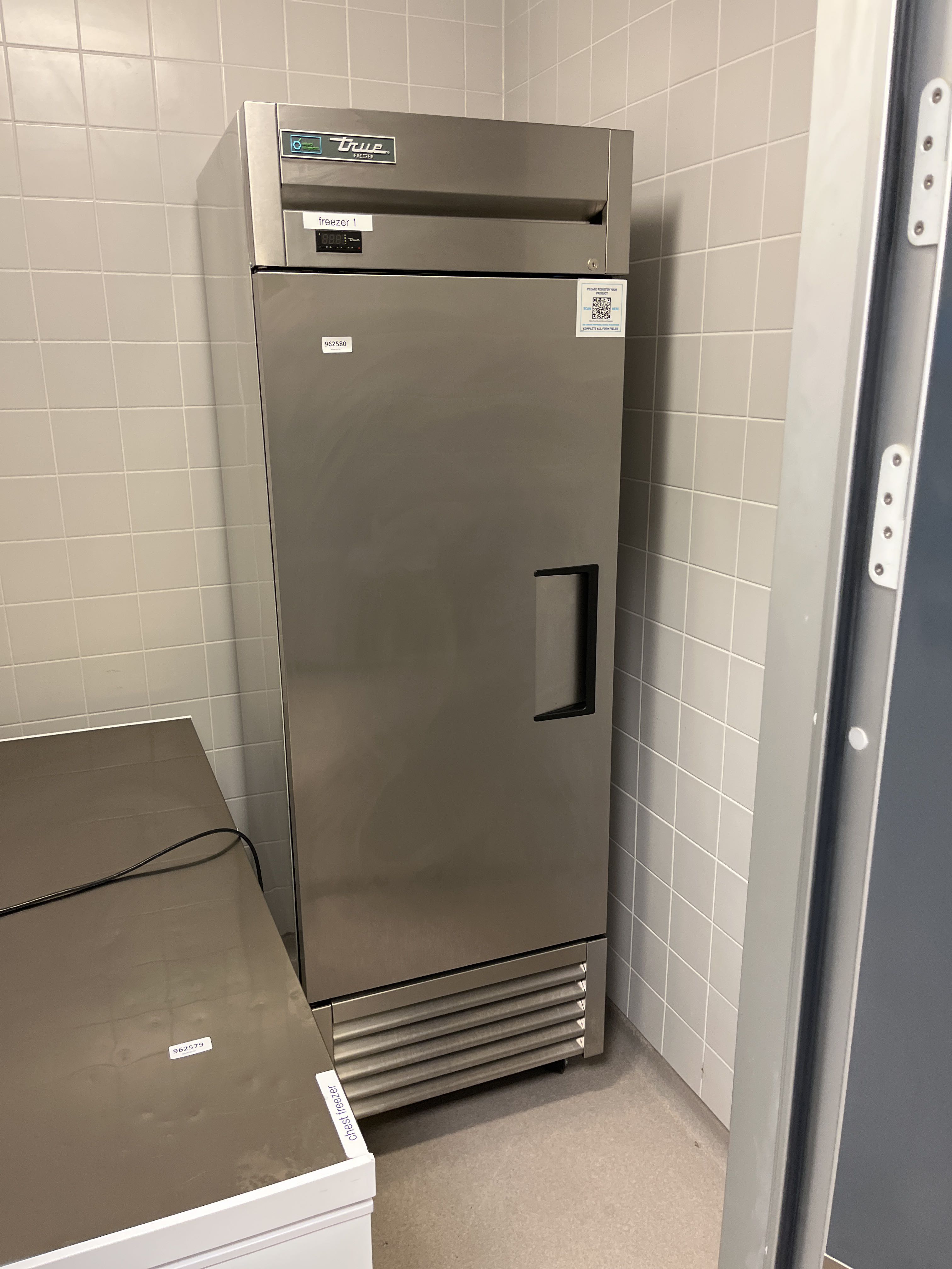 Freezer from True T-23F-HC - PS Auction - We value the future - Largest ...