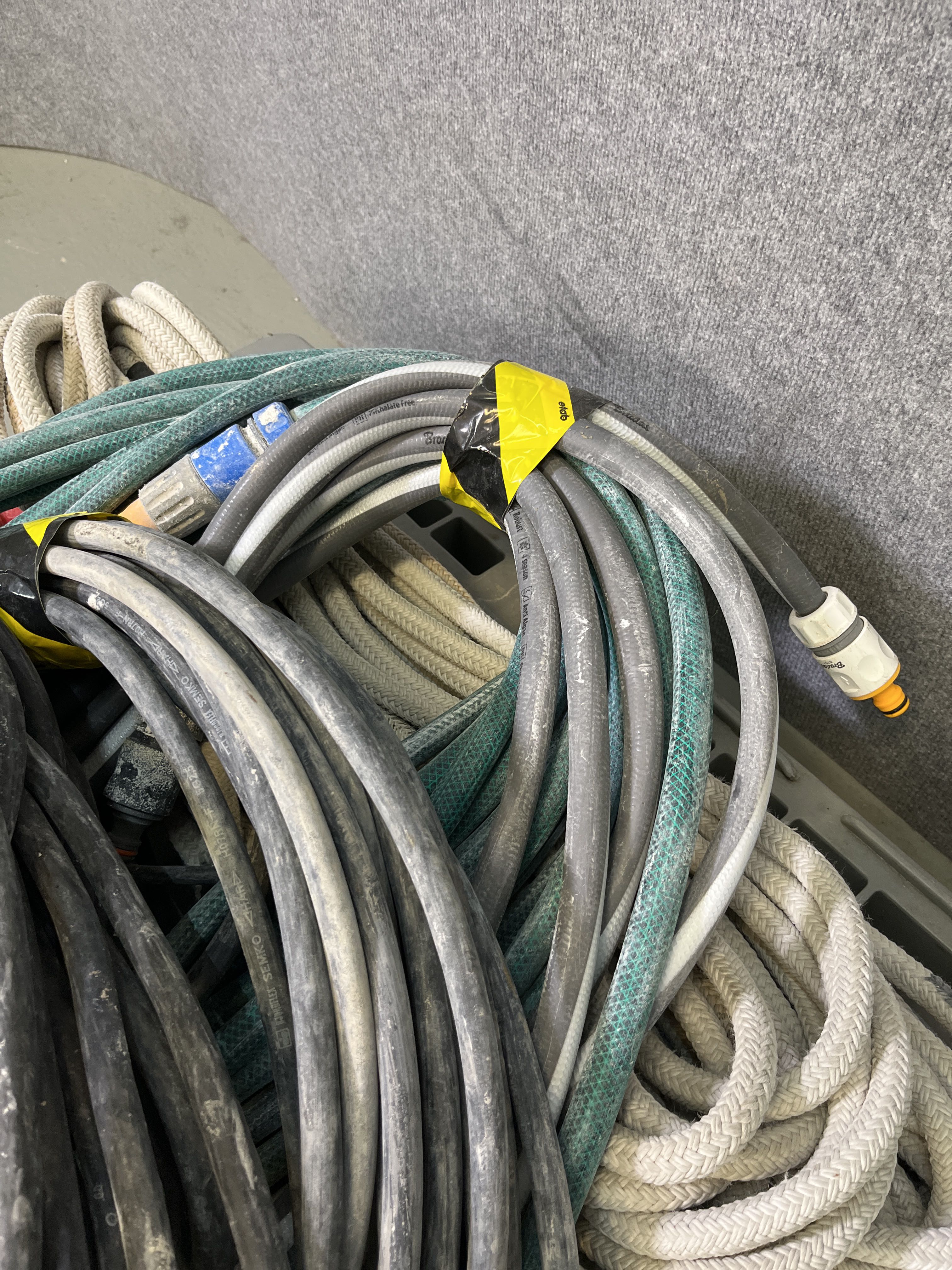 Pallet with cabling, hose, rope - PS Auction - We value the future ...