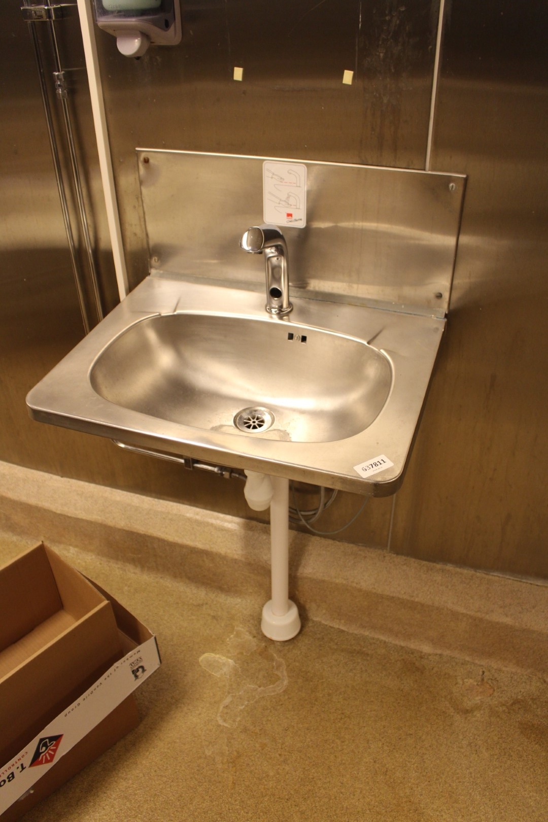 Beröringsfritt handfat i rostfritt stål med sensorstyrd blandare - PS ...