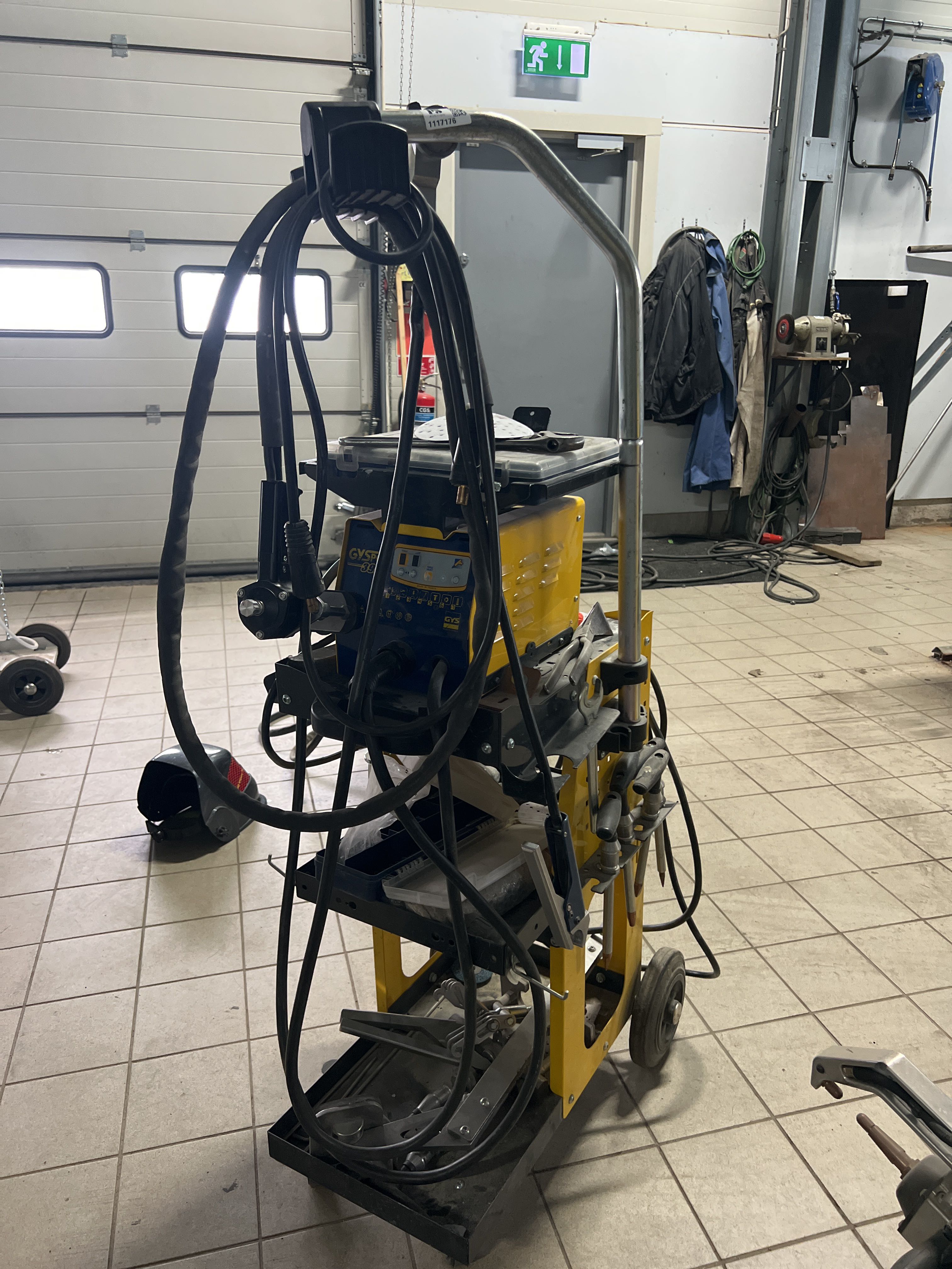 Sheet metal puller with trolley GYS - GYSPOT 39.04 - PS Auction - We ...