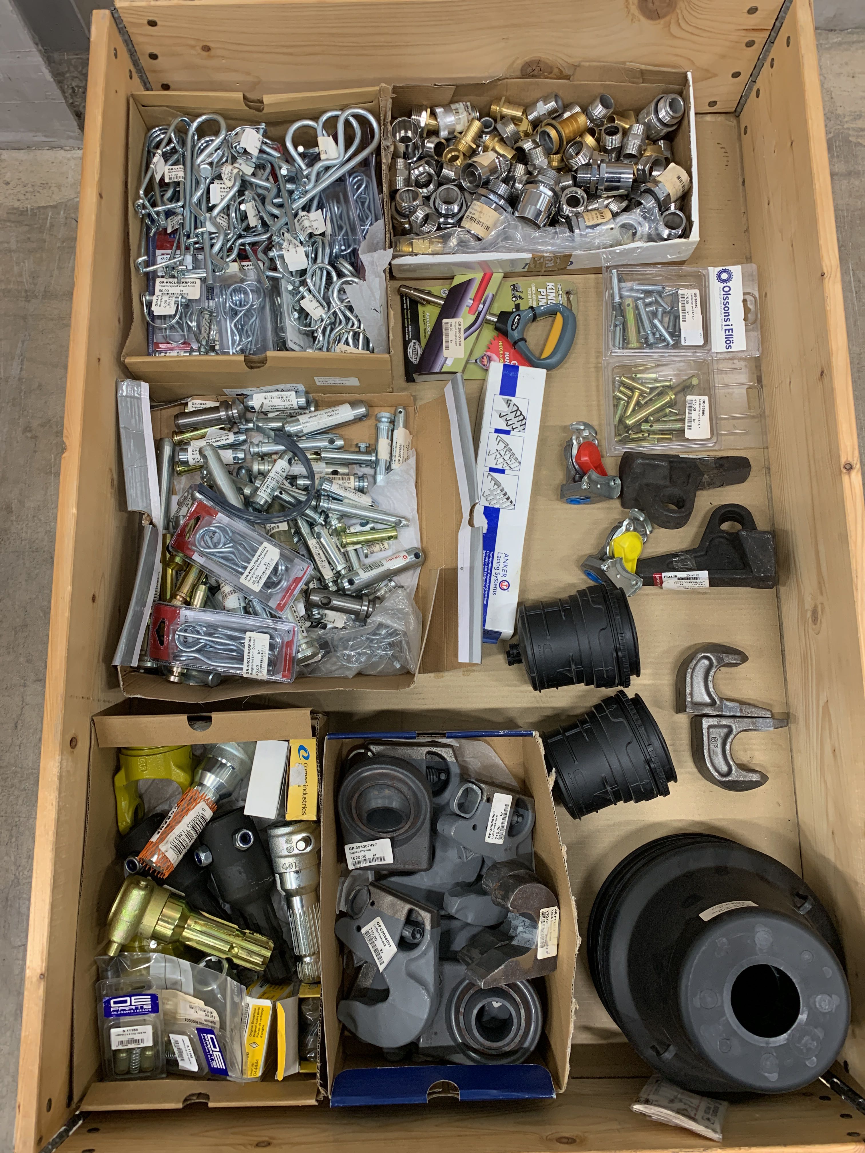 Hose couplings, pins, lifting arm hooks, etc - PS Auction - We value ...