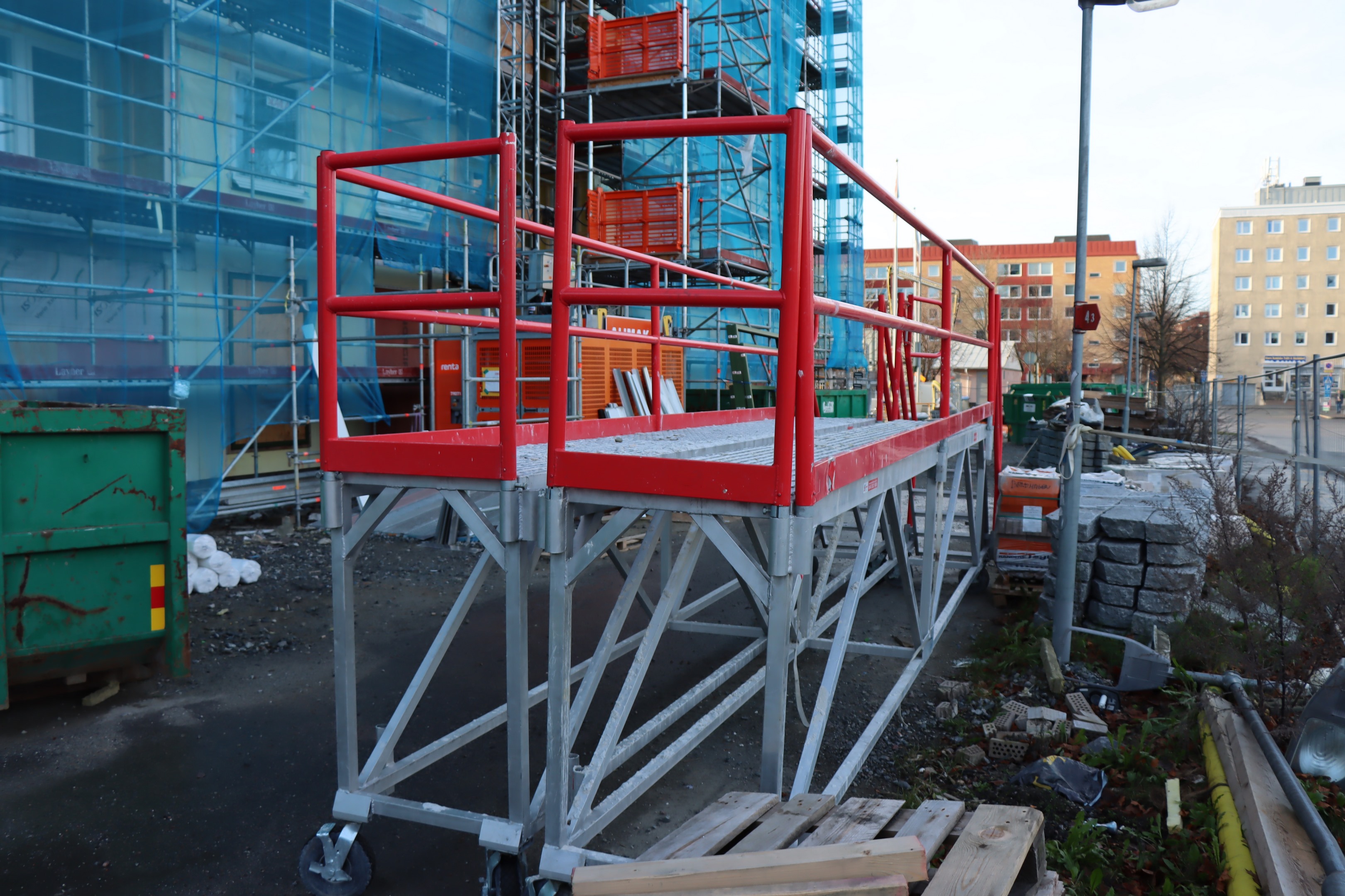 Safeloader 6000 - 2 pcs Platforms + TruckAccess Stairs - PS Auction ...