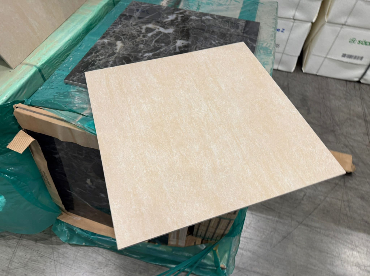Sandstone granite ceramic 90 square meters, 60x60 cm - PS Auction - We ...