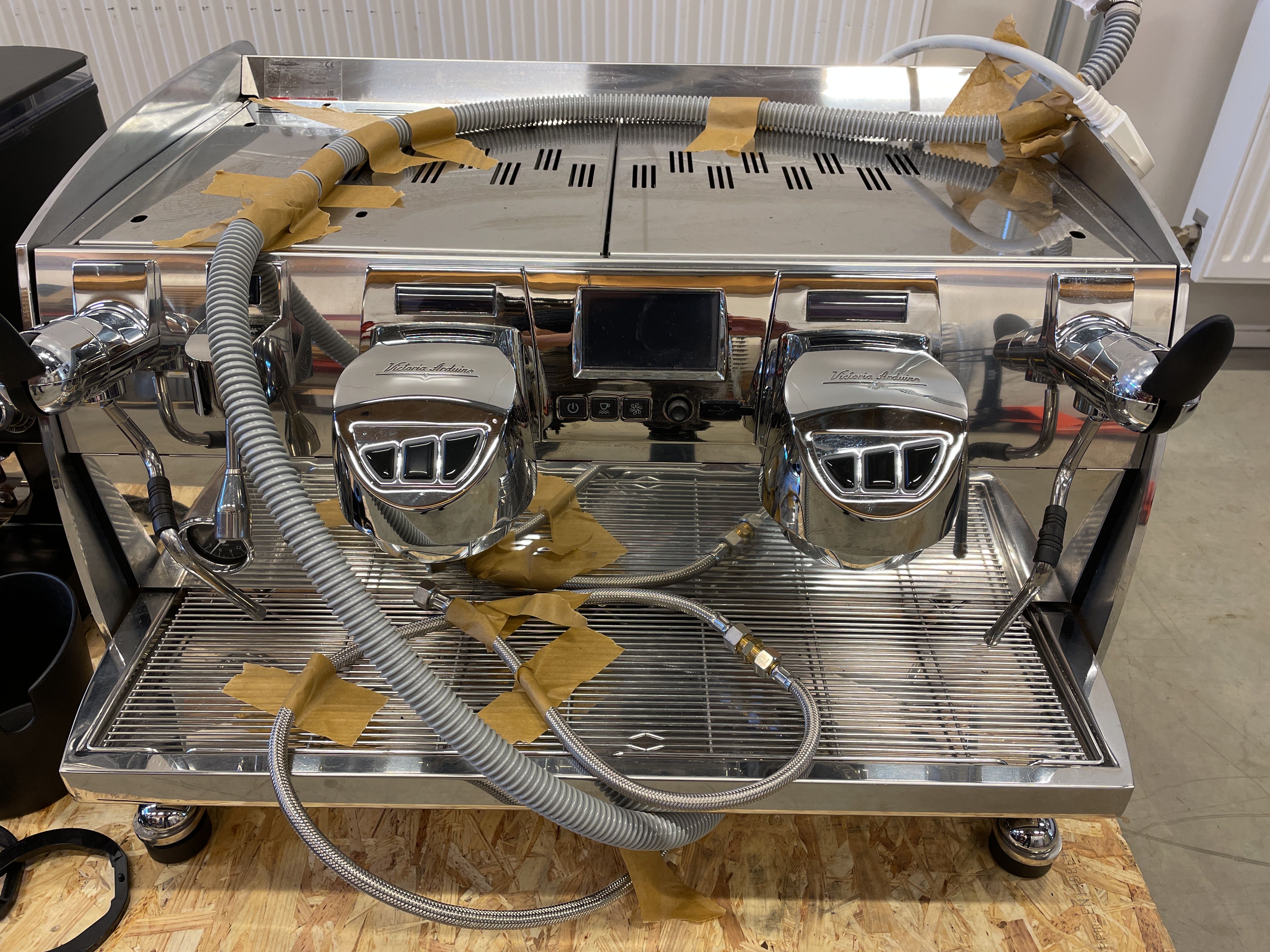 Espresso machine Victoria & Espresso grinder Mythos - PS Auction - We ...