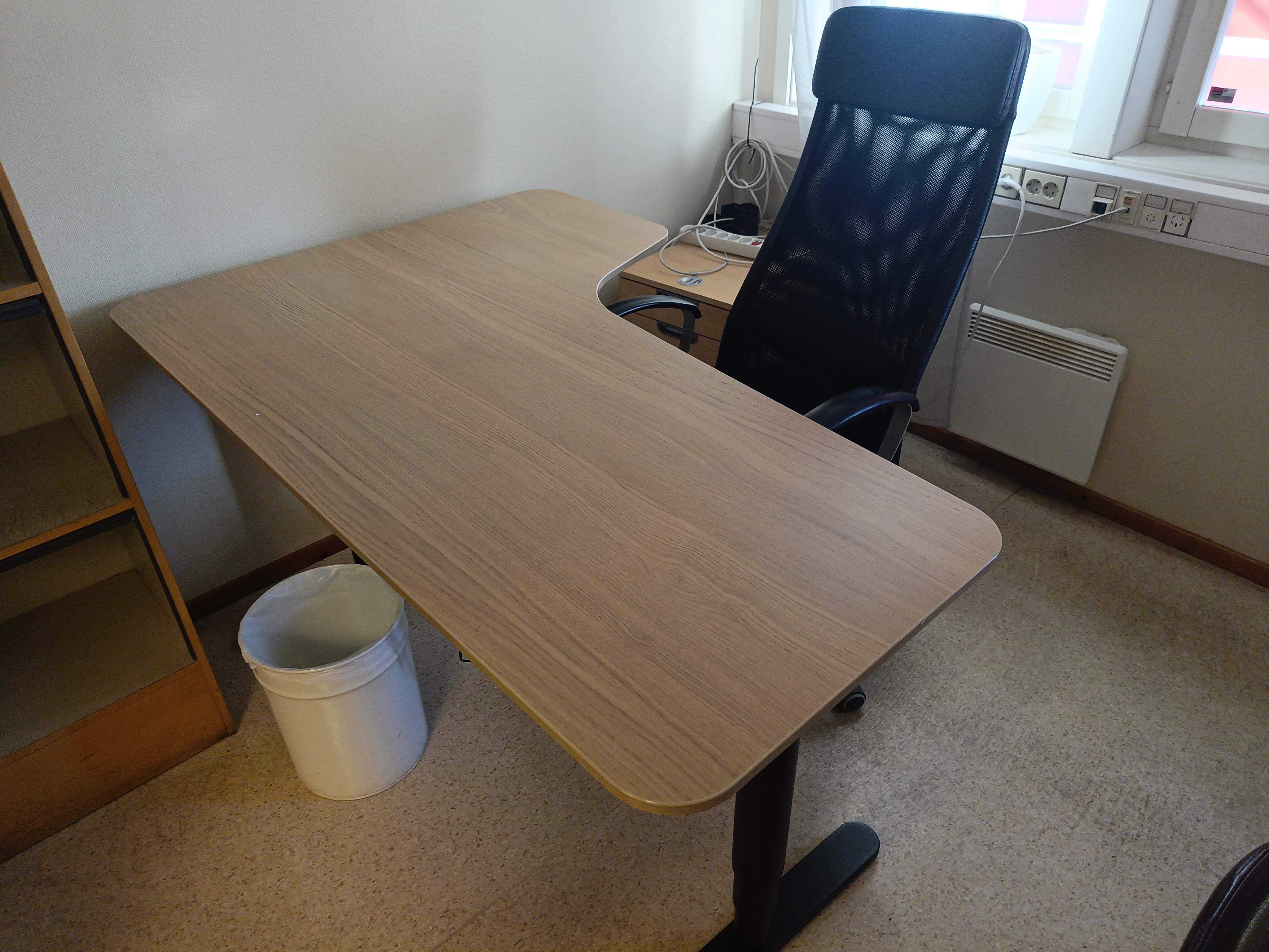 Raised & lowerable desk with office chair - PS Auction - We value the ...