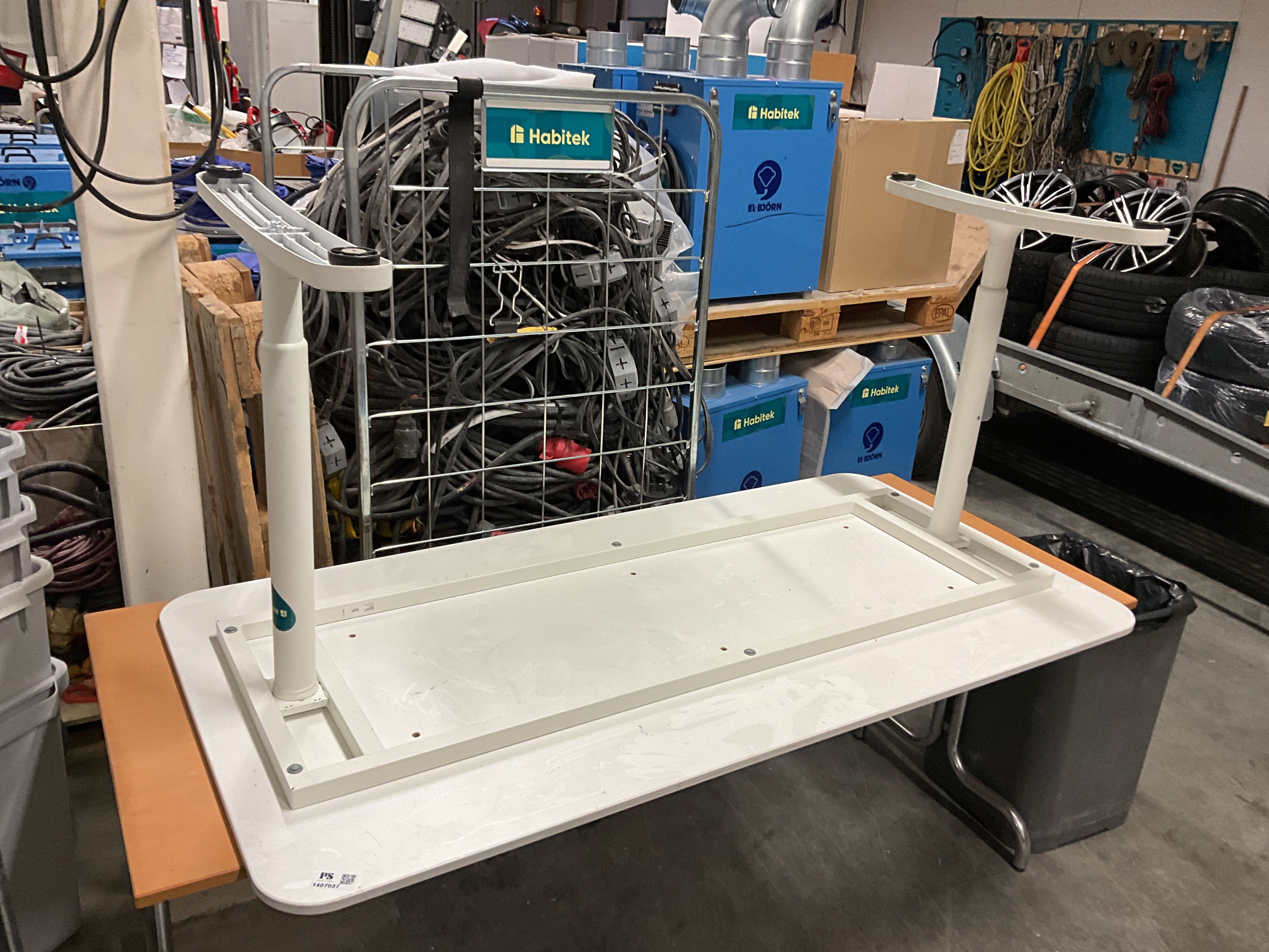 Skrivbord 2 st - Auktioner online - Nätauktioner & Konkursauktioner ...