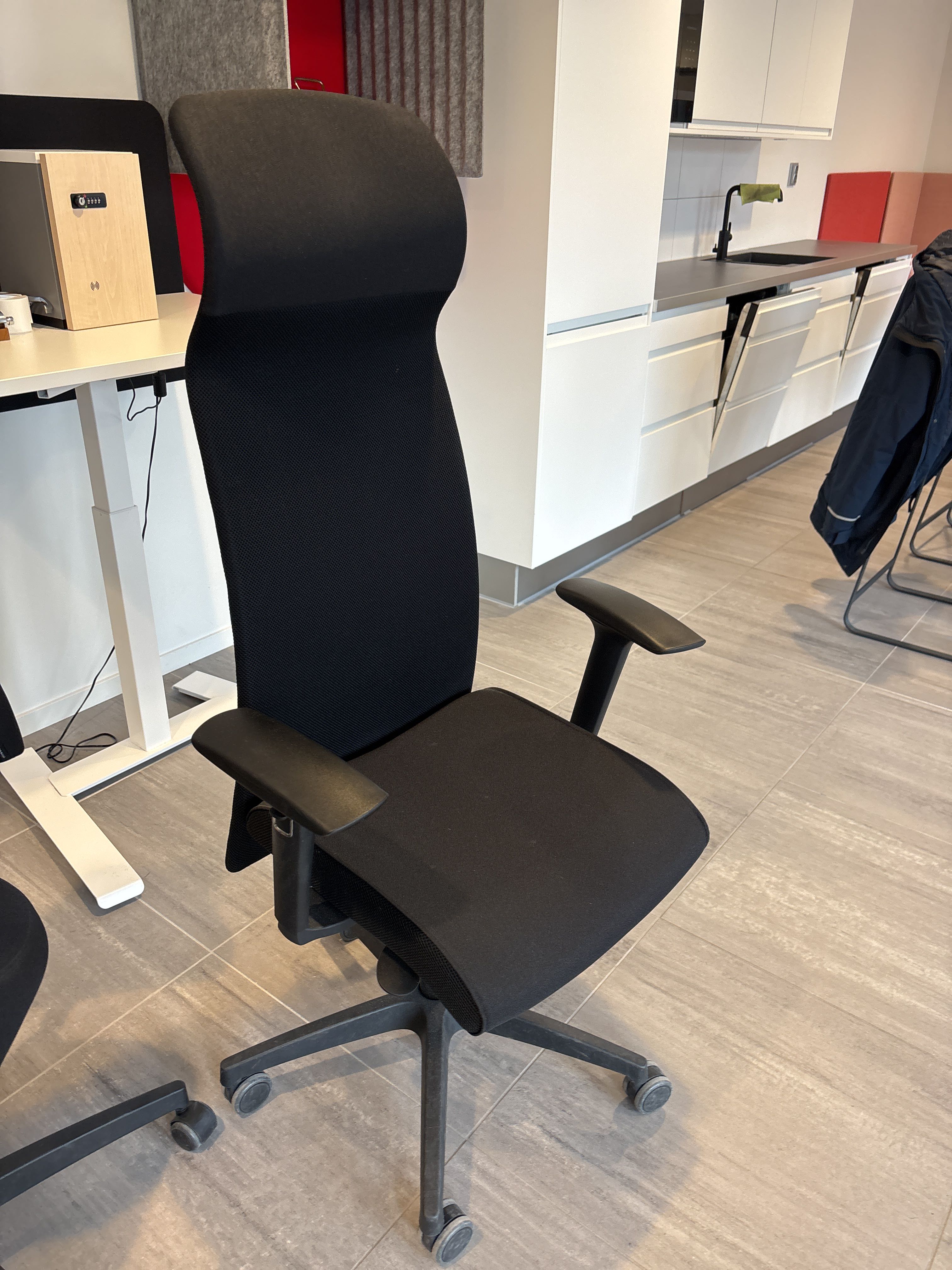 Solium office chair with armrests - PS Auction - We value the future ...