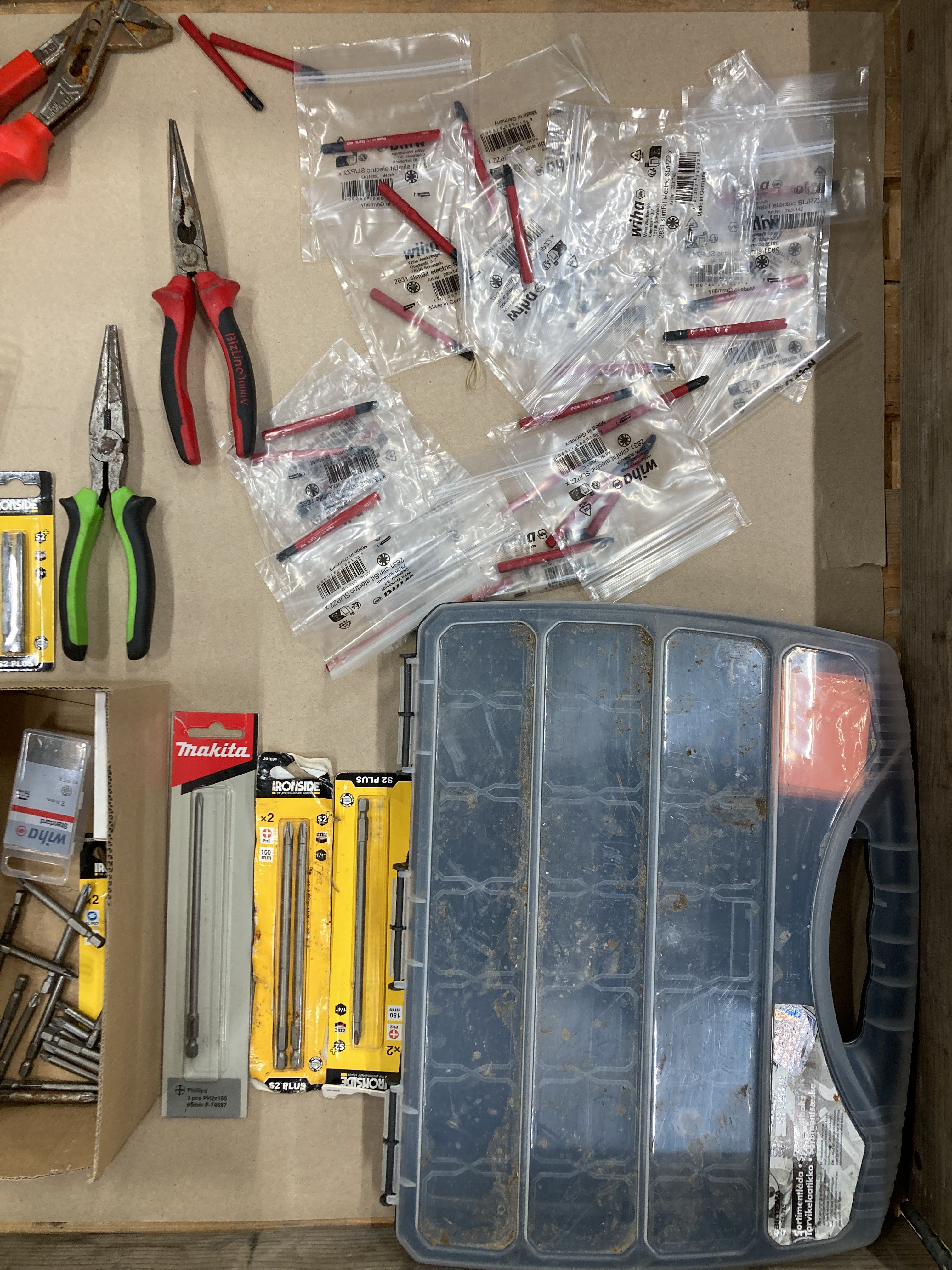 Assortment box, hand tools and bits - PS Auction - We value the future ...