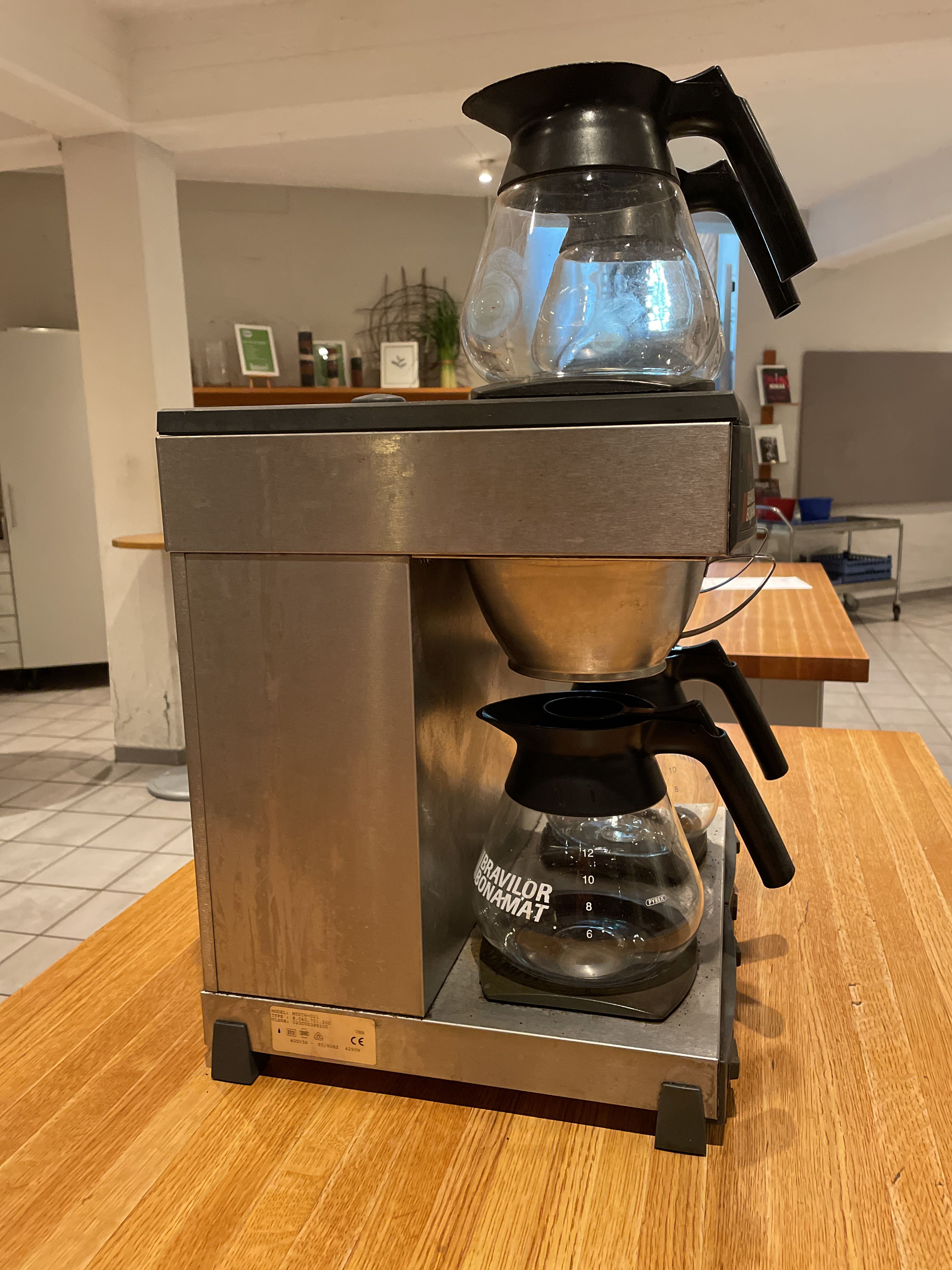 Kaffebryggare dubbel Bravilor donamat - Auktioner online - Nätauktioner & Konkursauktioner | PS ...