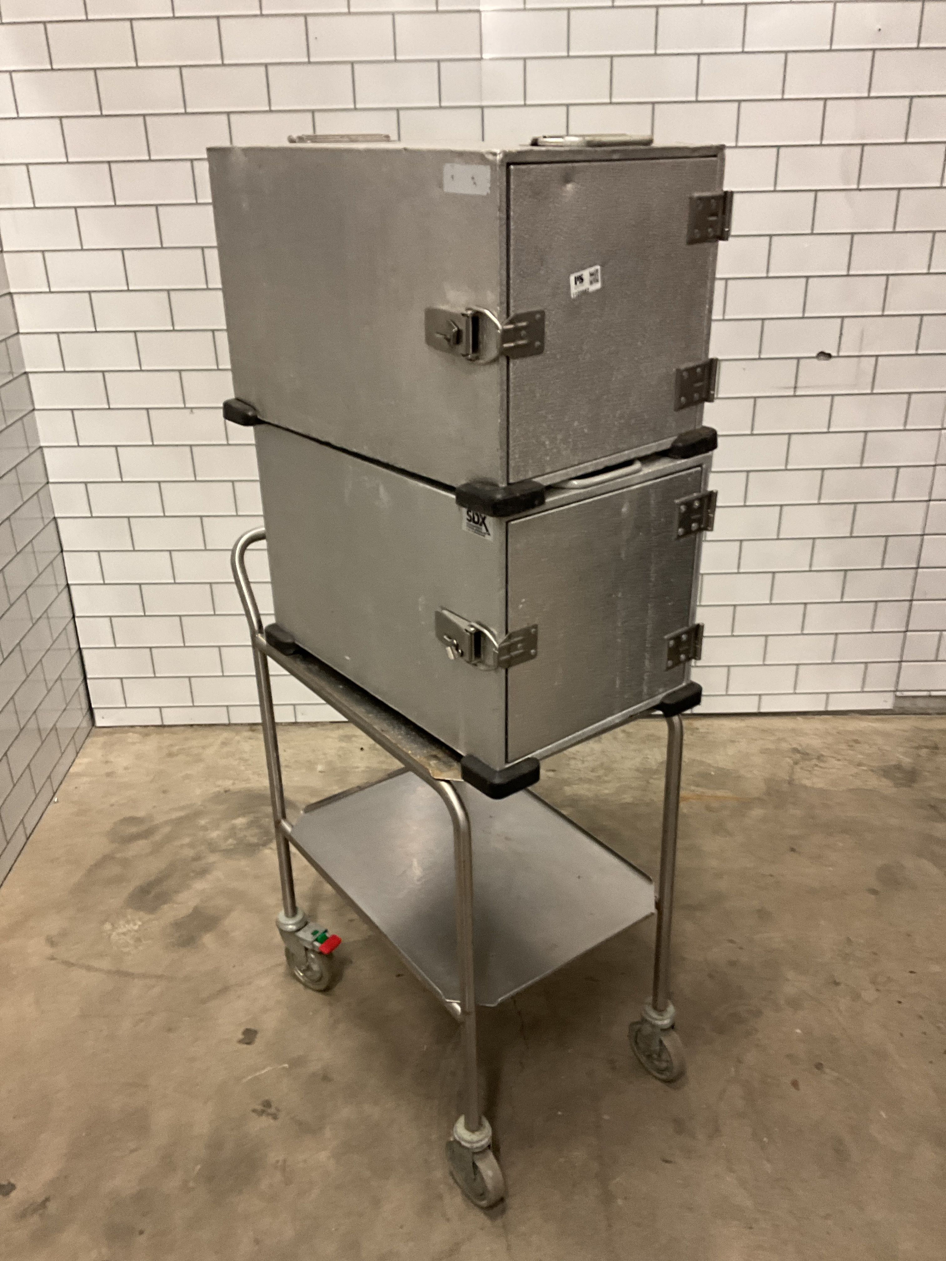 Trolley with two heating boxes SDX - PS Auction - We value the future ...