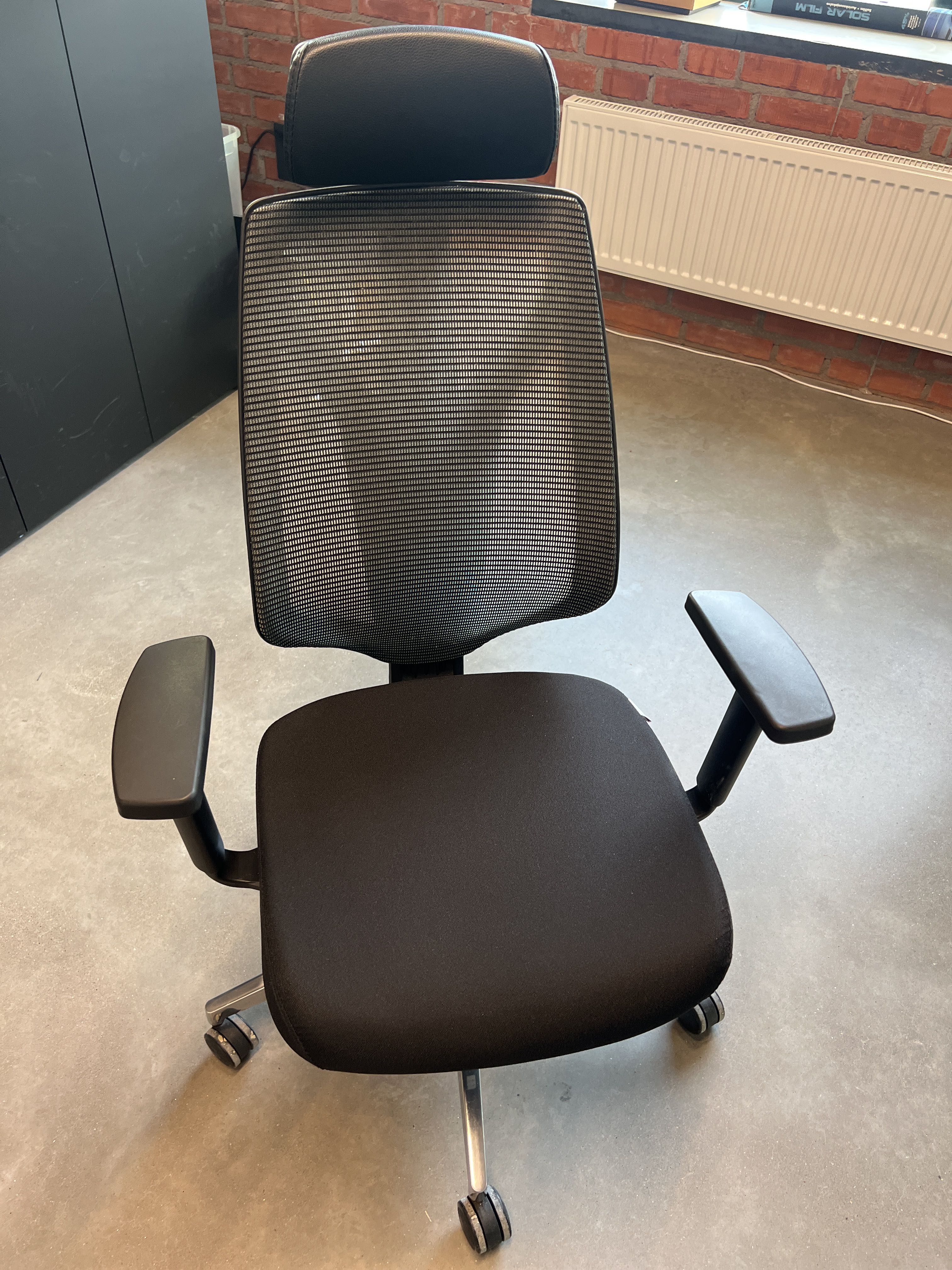Kontorsarbetsplats - Programmerbart elektriskt skrivbord och ...