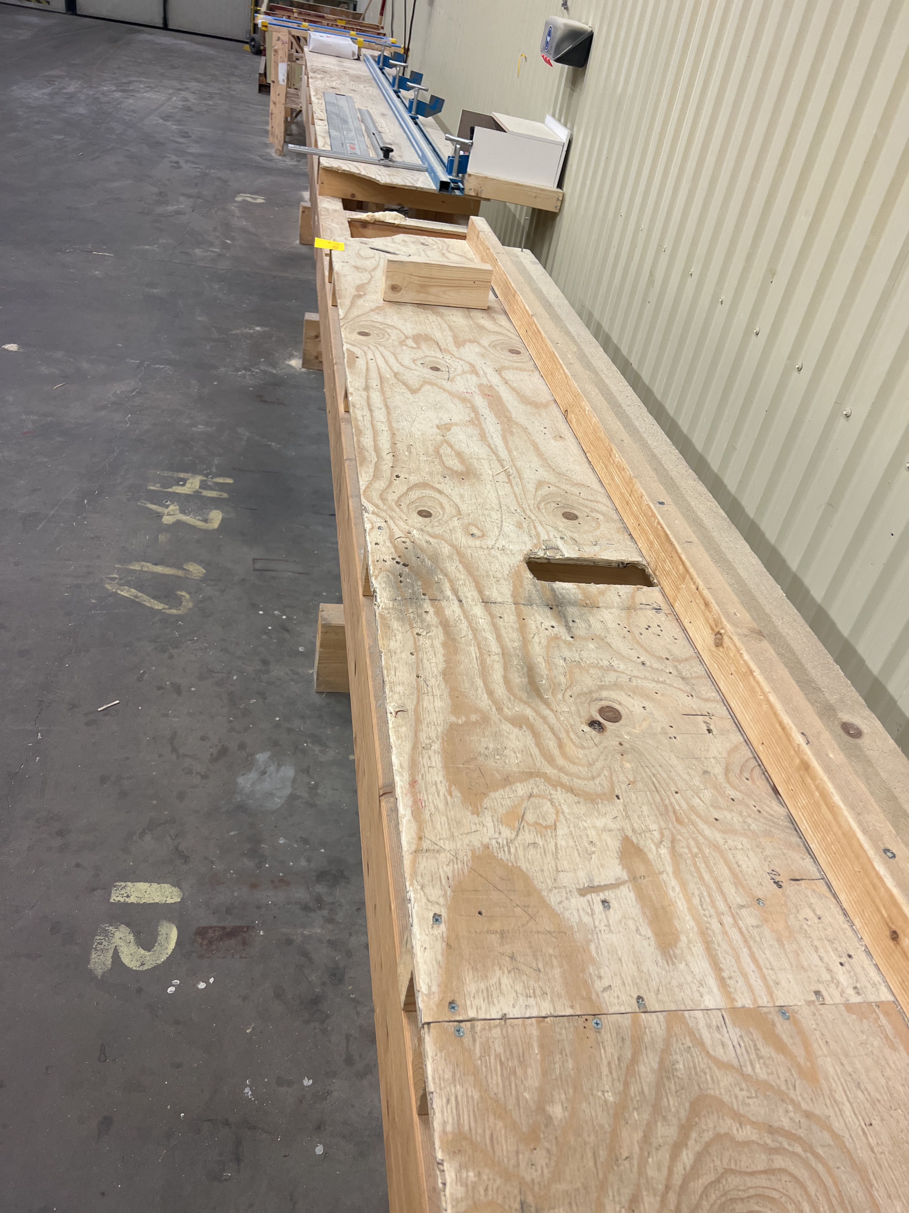 Saw bench, cutting rail, work stands and building center - PS Auction ...