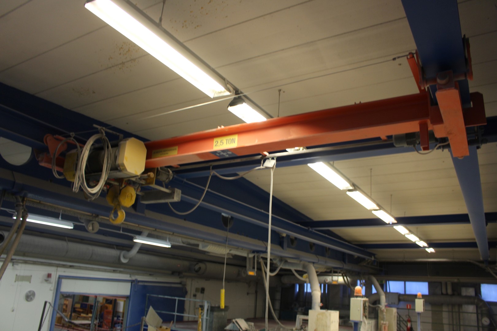 Traverse beam with telephones 2.5 tonnes, for disassembly - PS Auction ...