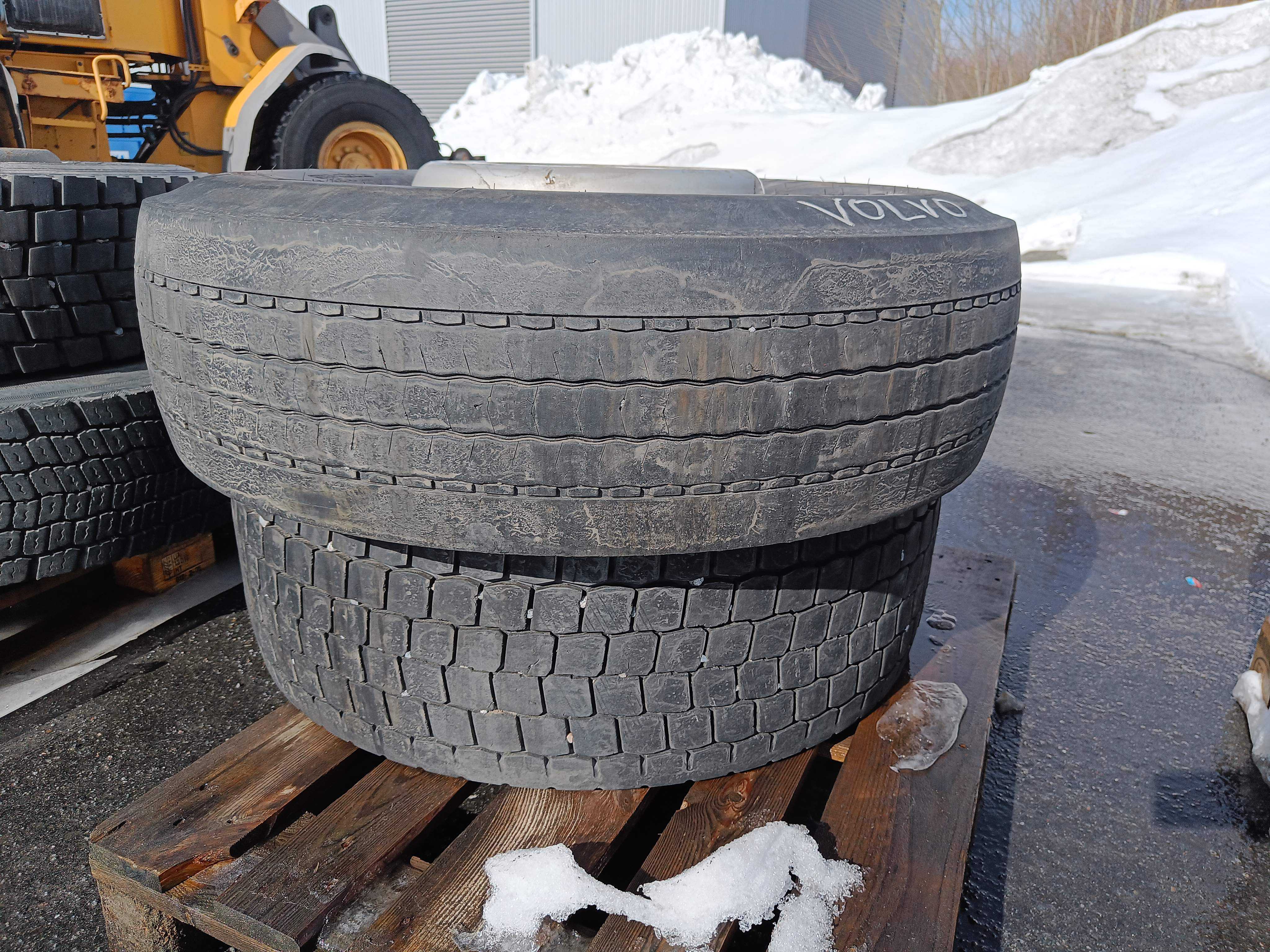 Lot with truck tires on Volvo / Scania rims - PS Auction - We value the ...