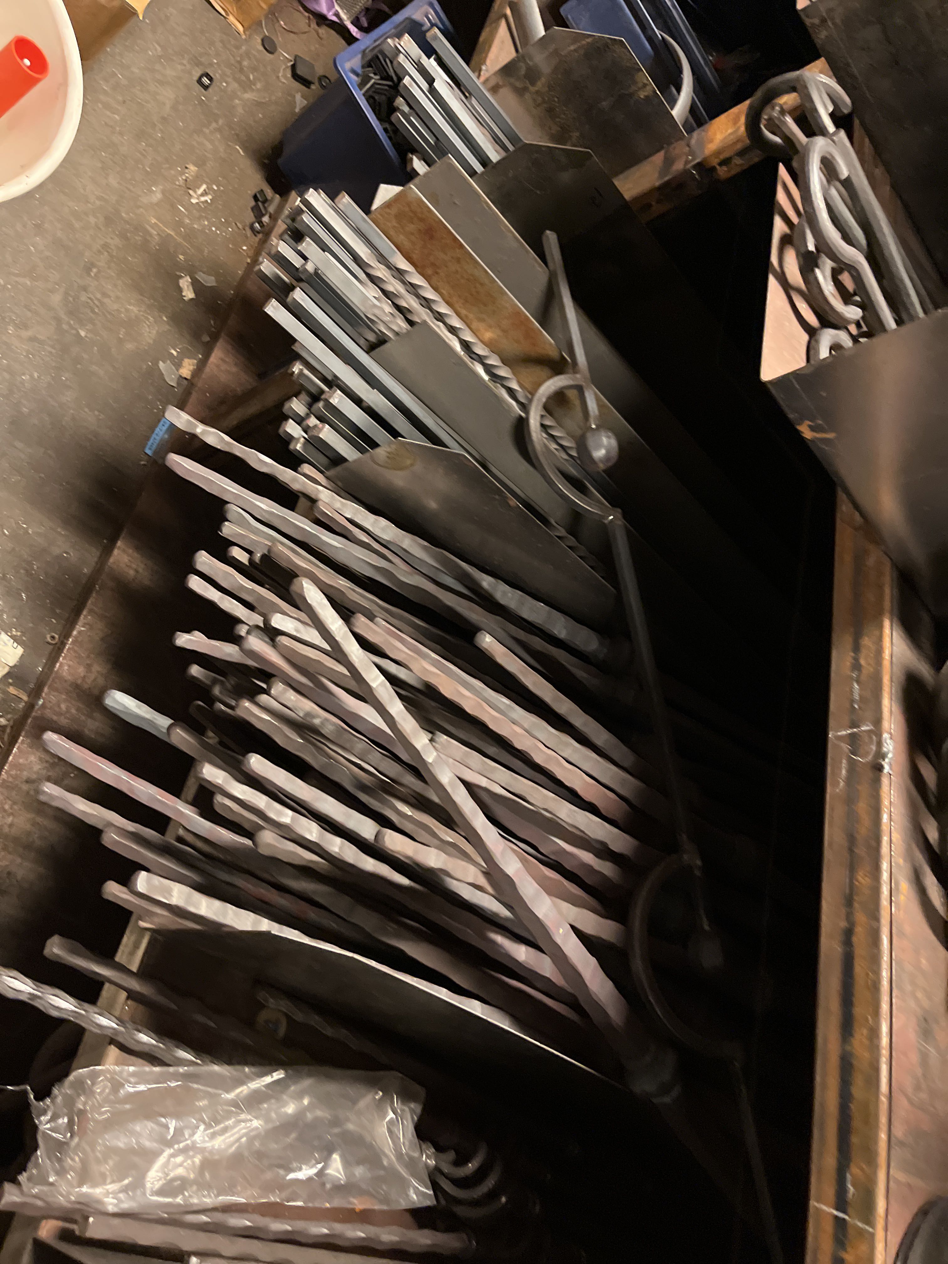 Diverse Delar, Profiler och Beslag för Smedja - Auktioner online ...