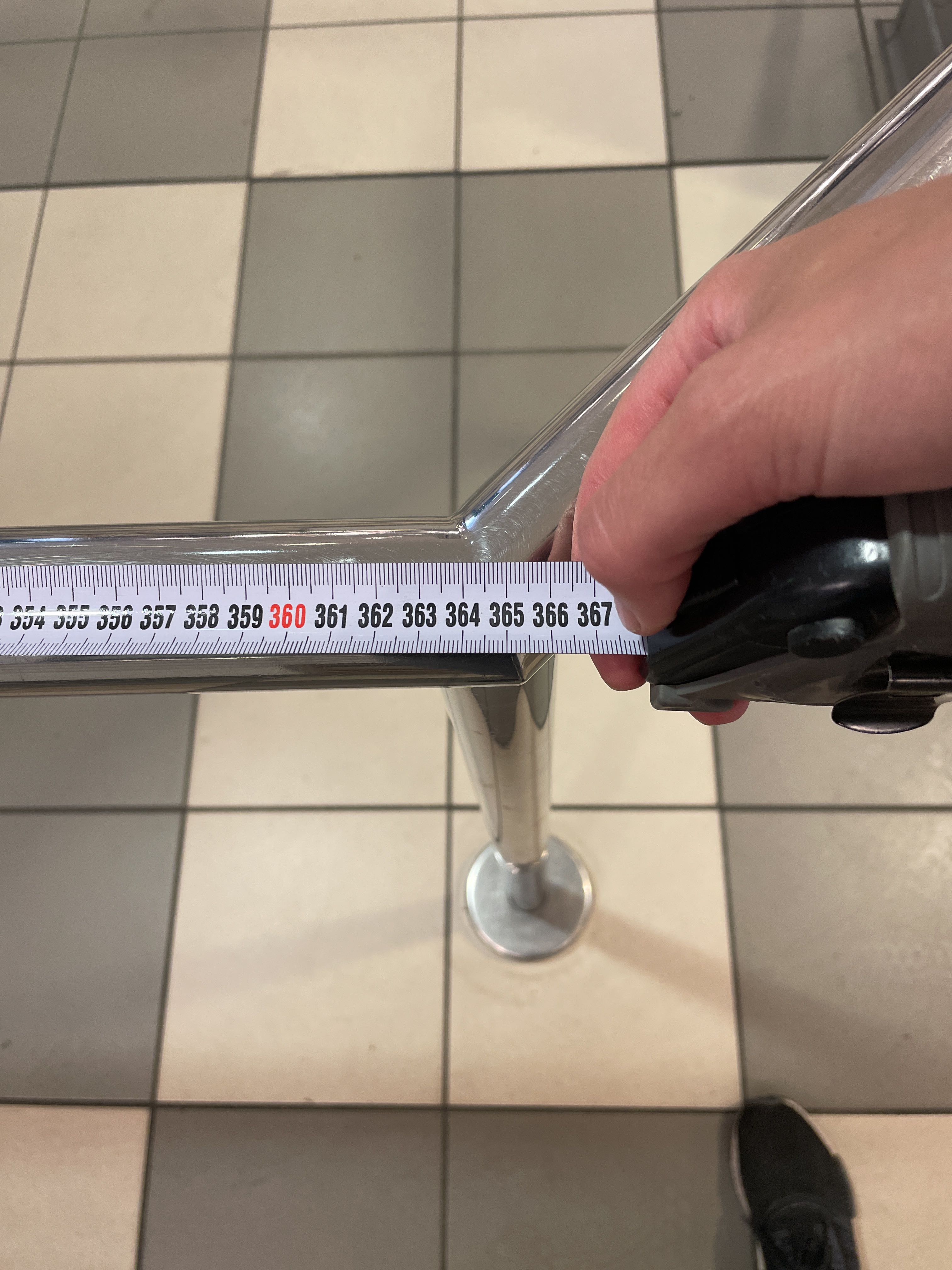 Stainless steel railings from queue systems - PS Auction - We value the ...