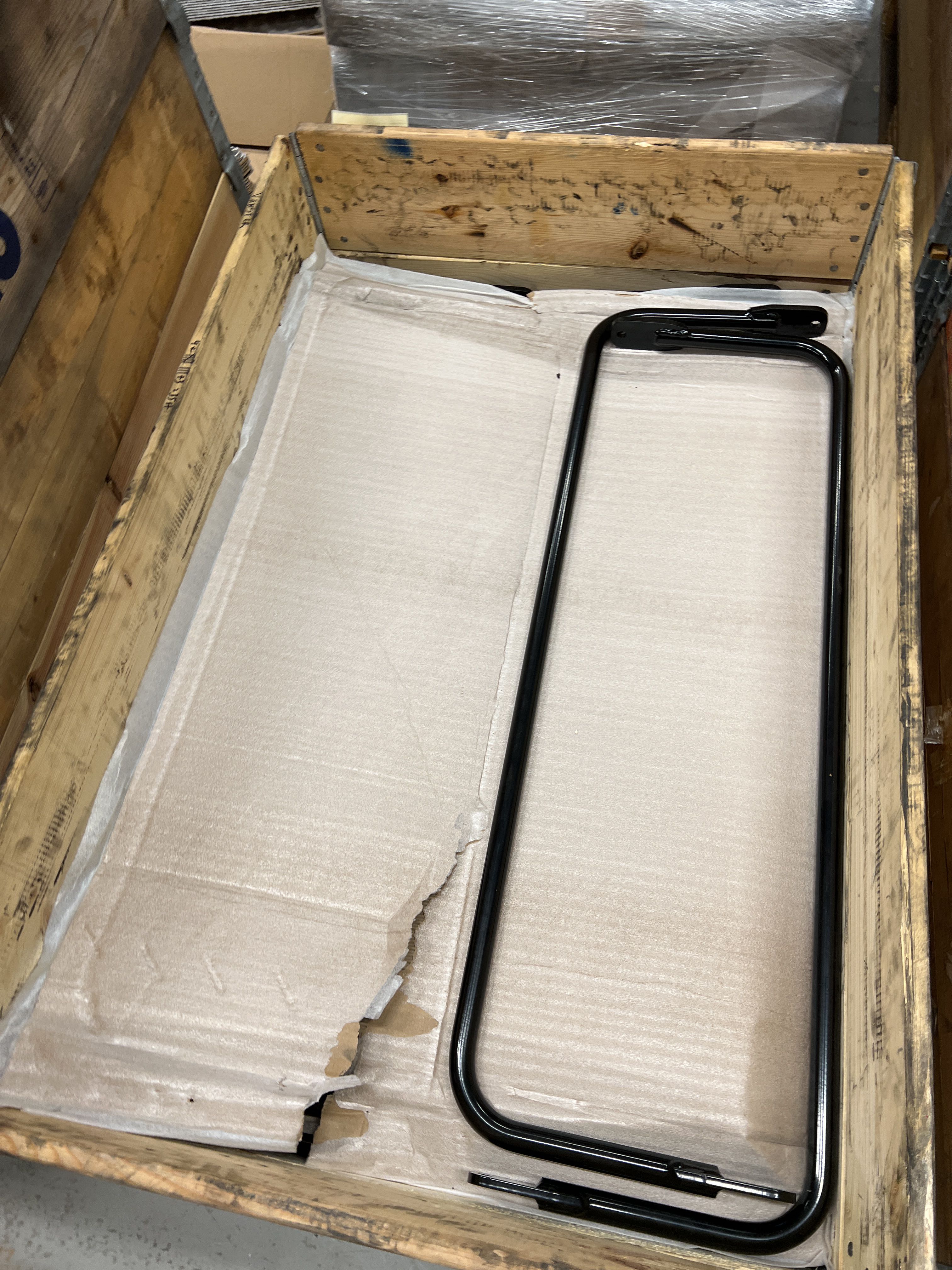 7 pallets with various vehicle details - PS Auction - We value the ...