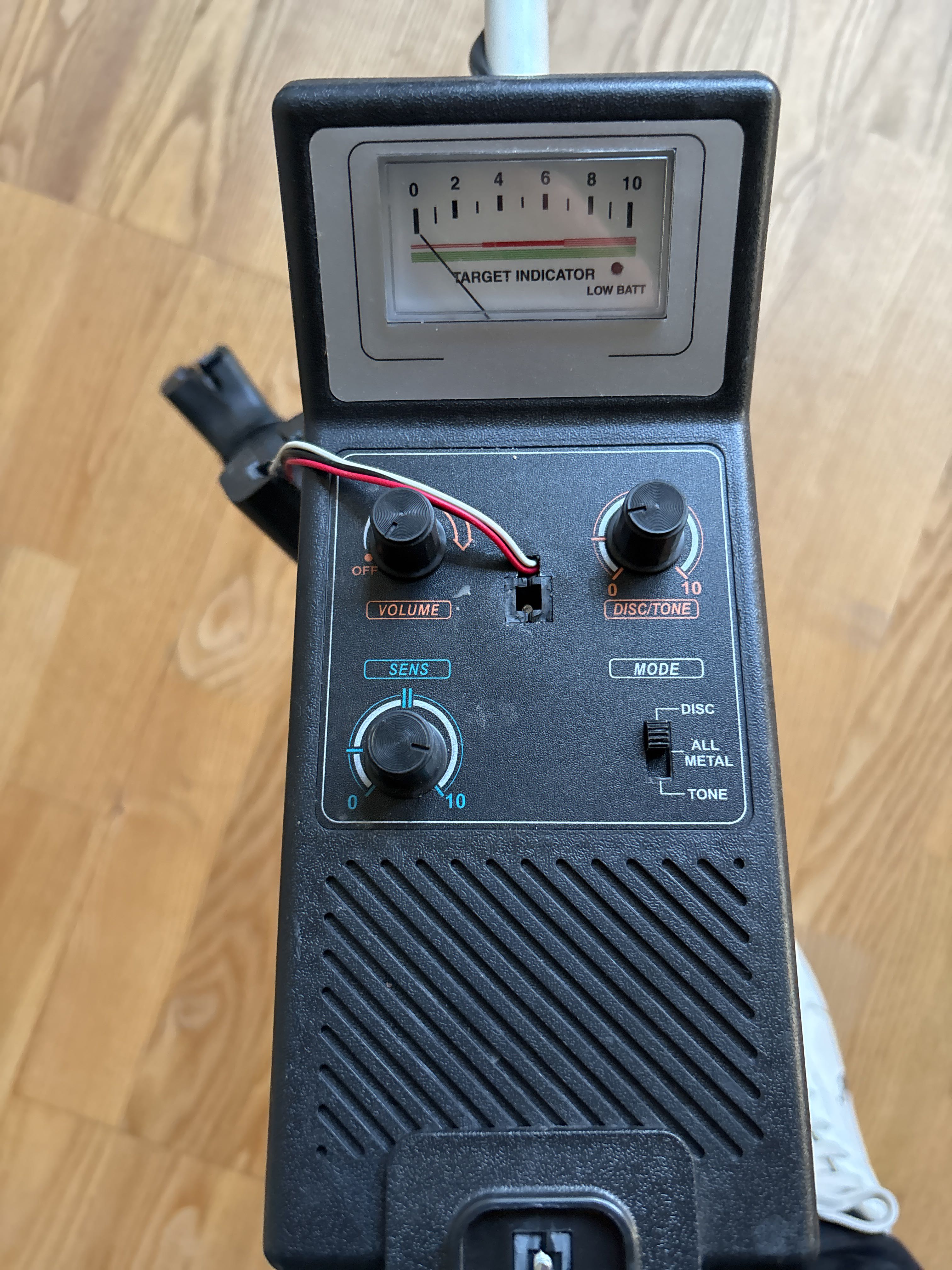 Samling med mätutrustning - Metalldetektor, läcksökare och mäthjul - Auktioner online ...