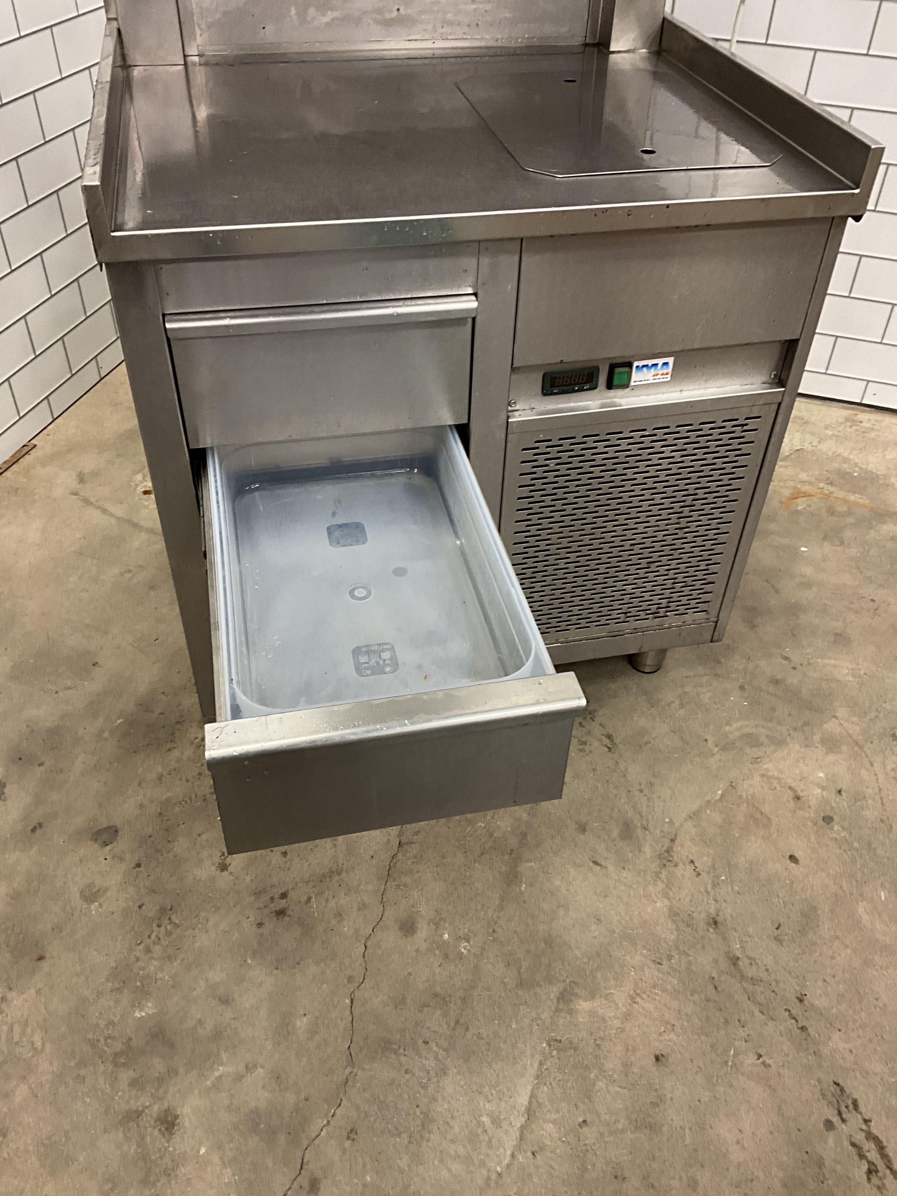 Cooling bench with cooling channel and three drawers - PS Auction - We ...