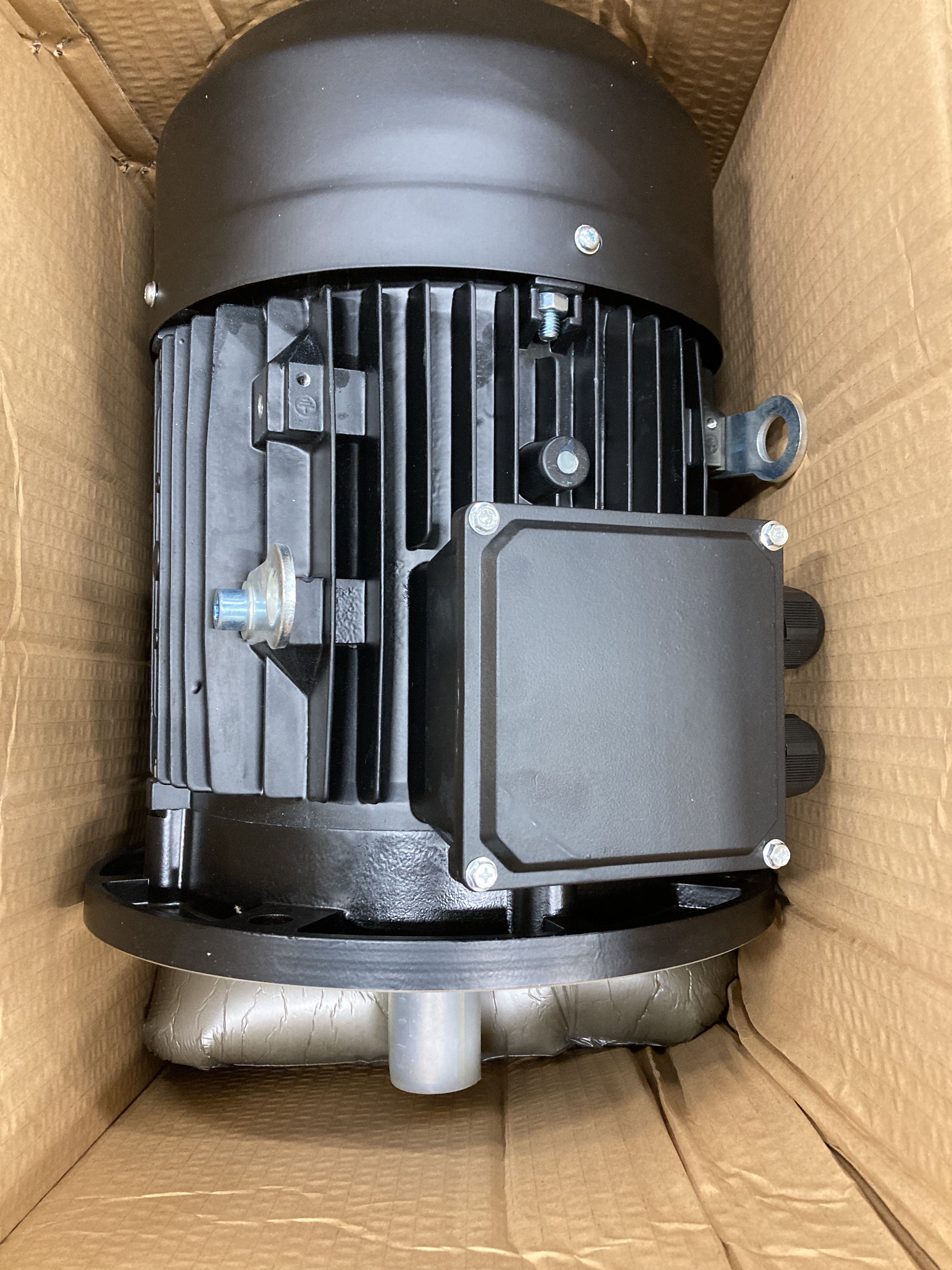 Electric motor Busck ME 132SB-2 B35 7.5kW - PS Auction - We value the ...