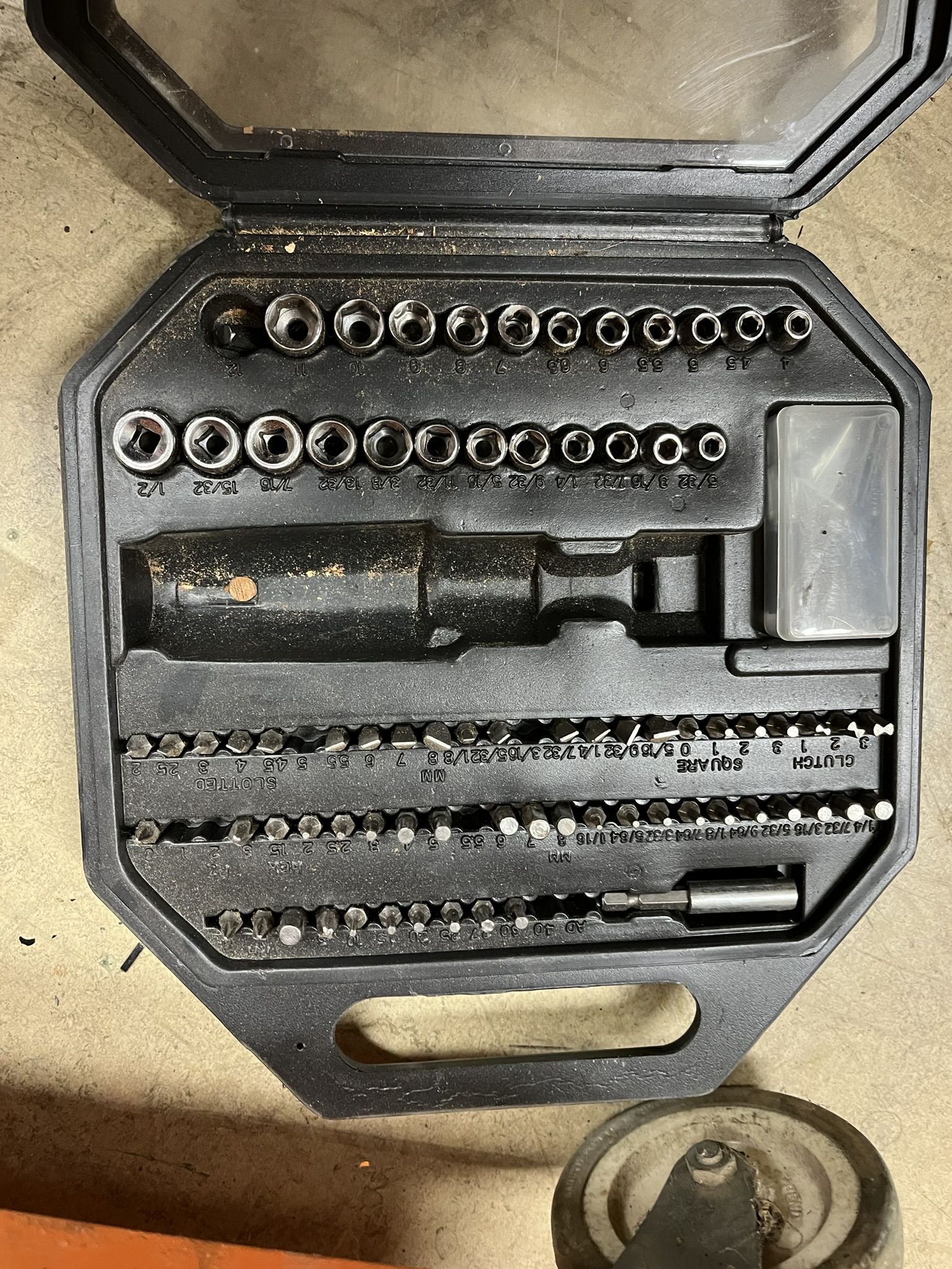 Tool trolley with various tools - PS Auction - We value the future ...