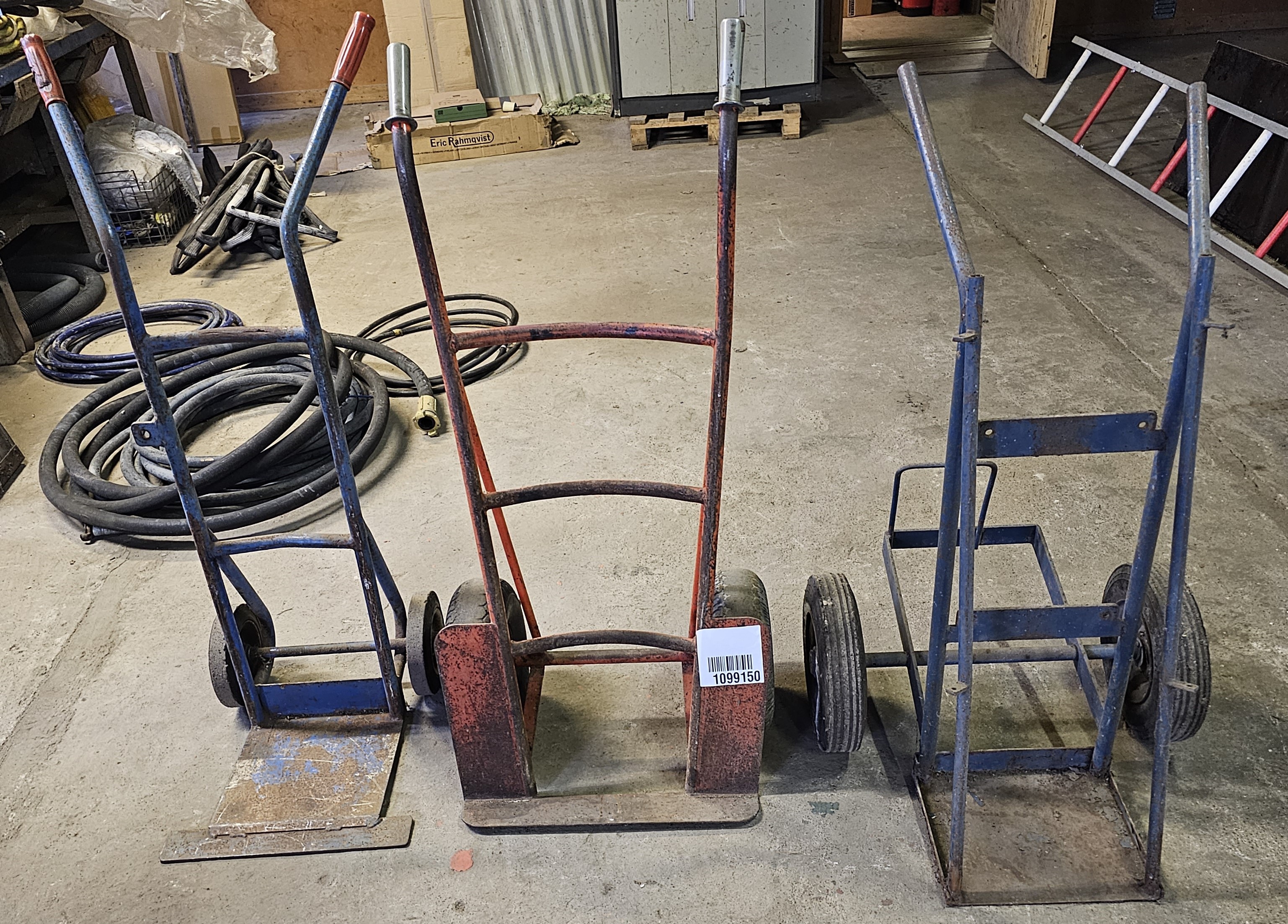 1 gas welding wheelbarrow 2 sack wheelbarrows - PS Auction - We value ...