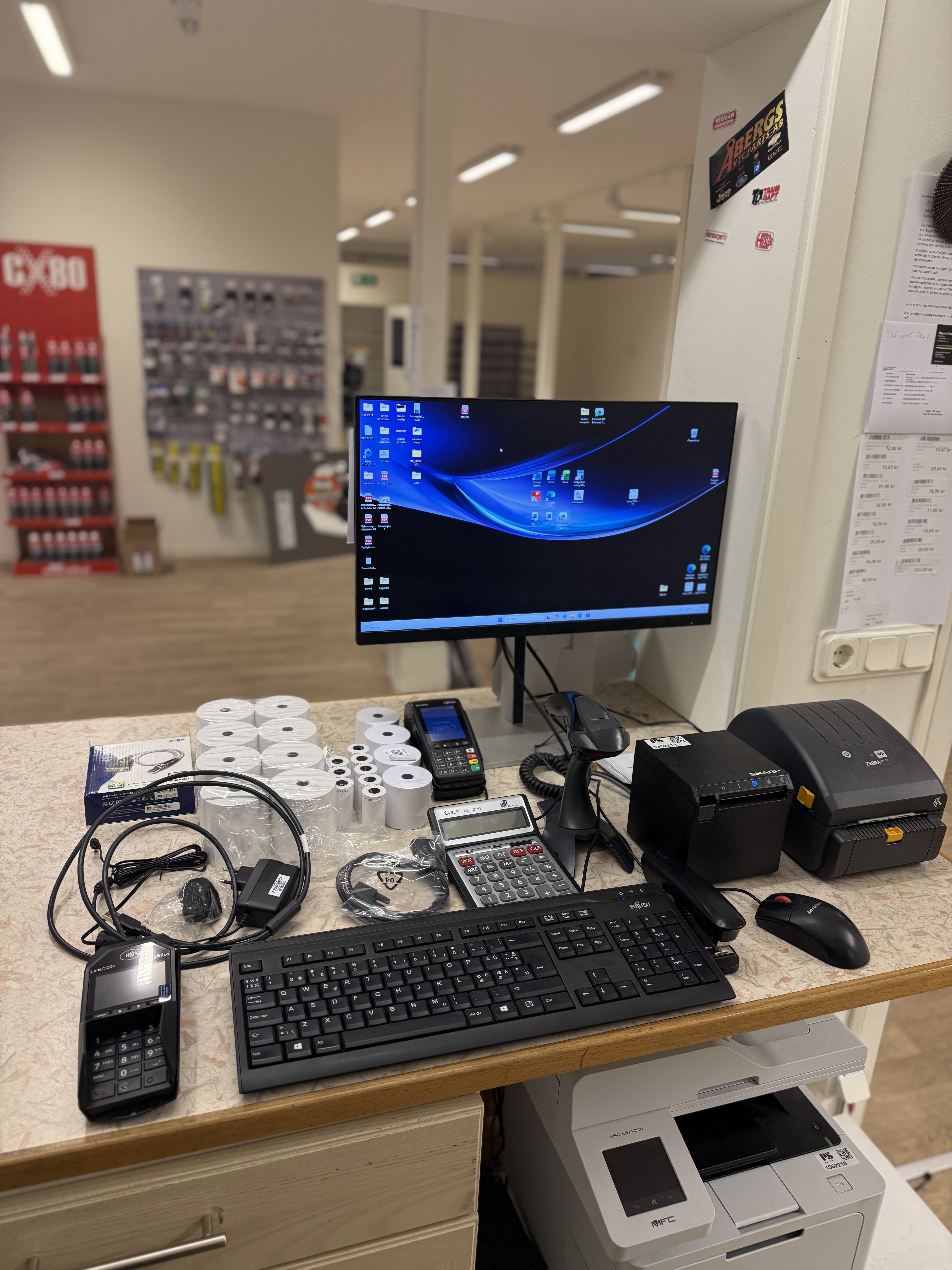 Screen, keyboard, new card terminal, 2 receipt printers, receipt rolls ...