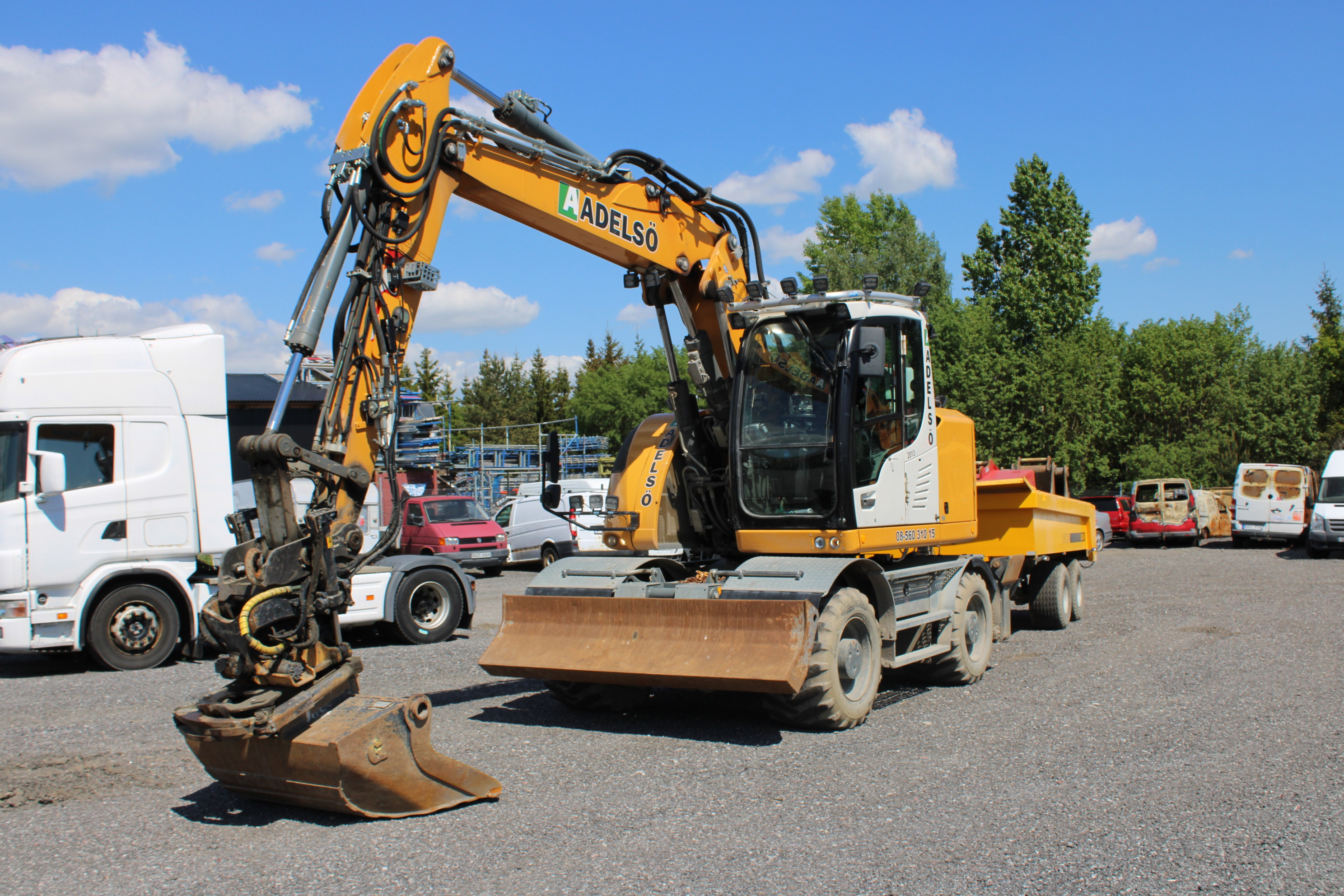 Liebherr A914 Compact -16 7494 h incl. Excavation system, implements ...