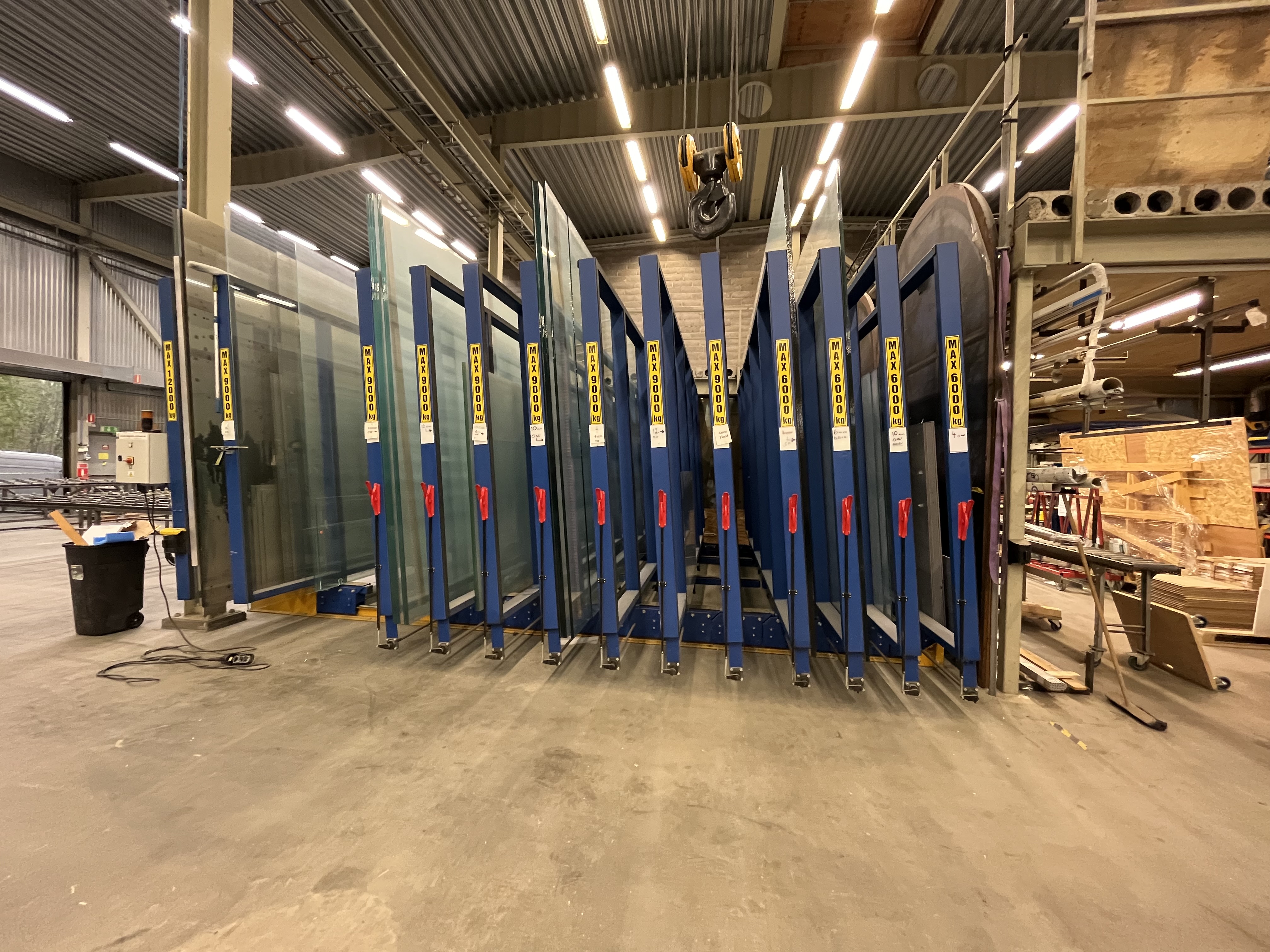 Racking for jumbo glass - Logistic System - PS Auction - We value the ...