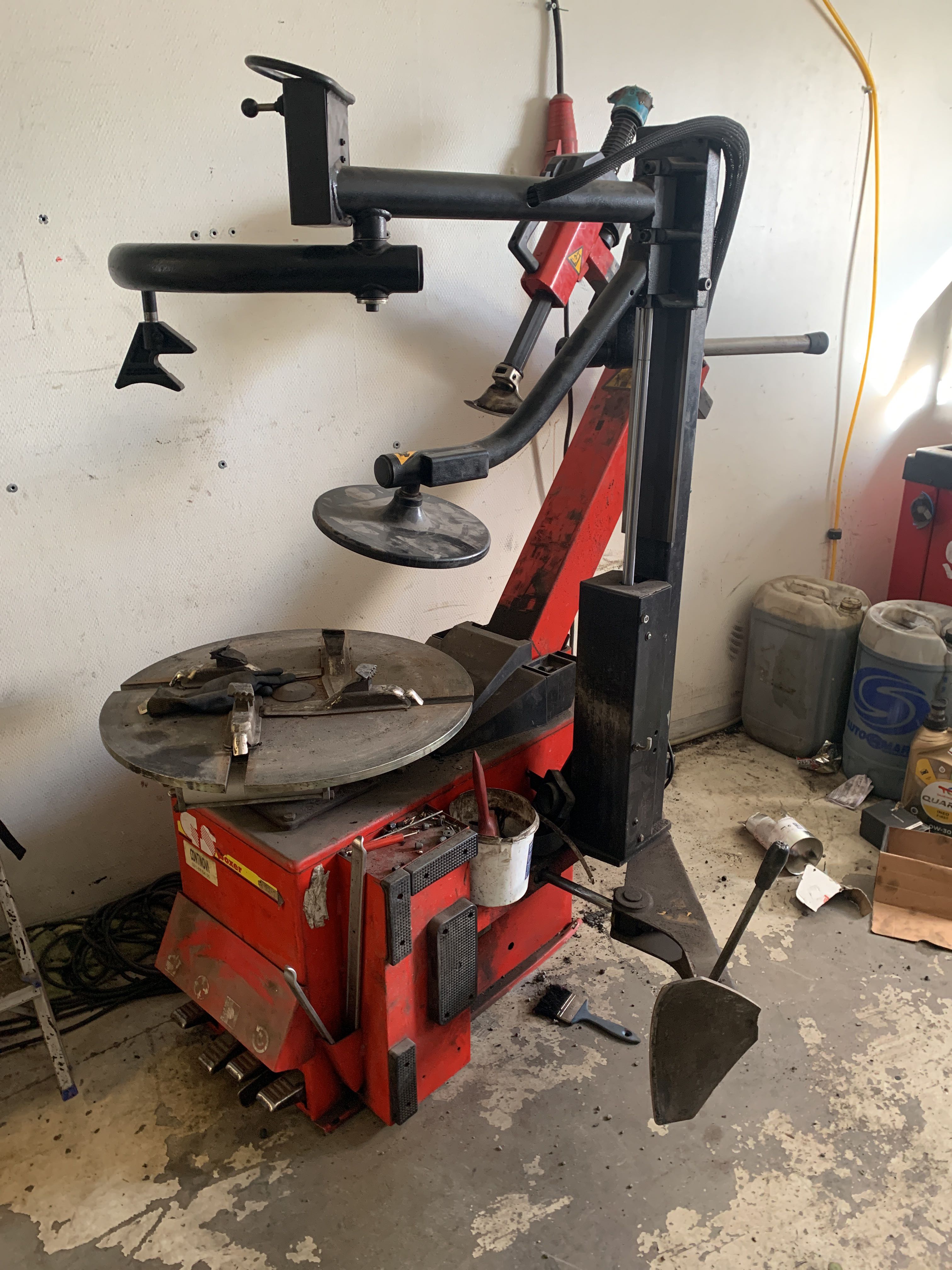 Tire inverting machine GS Boxer MH320 -2004 - PS Auction - We value the ...