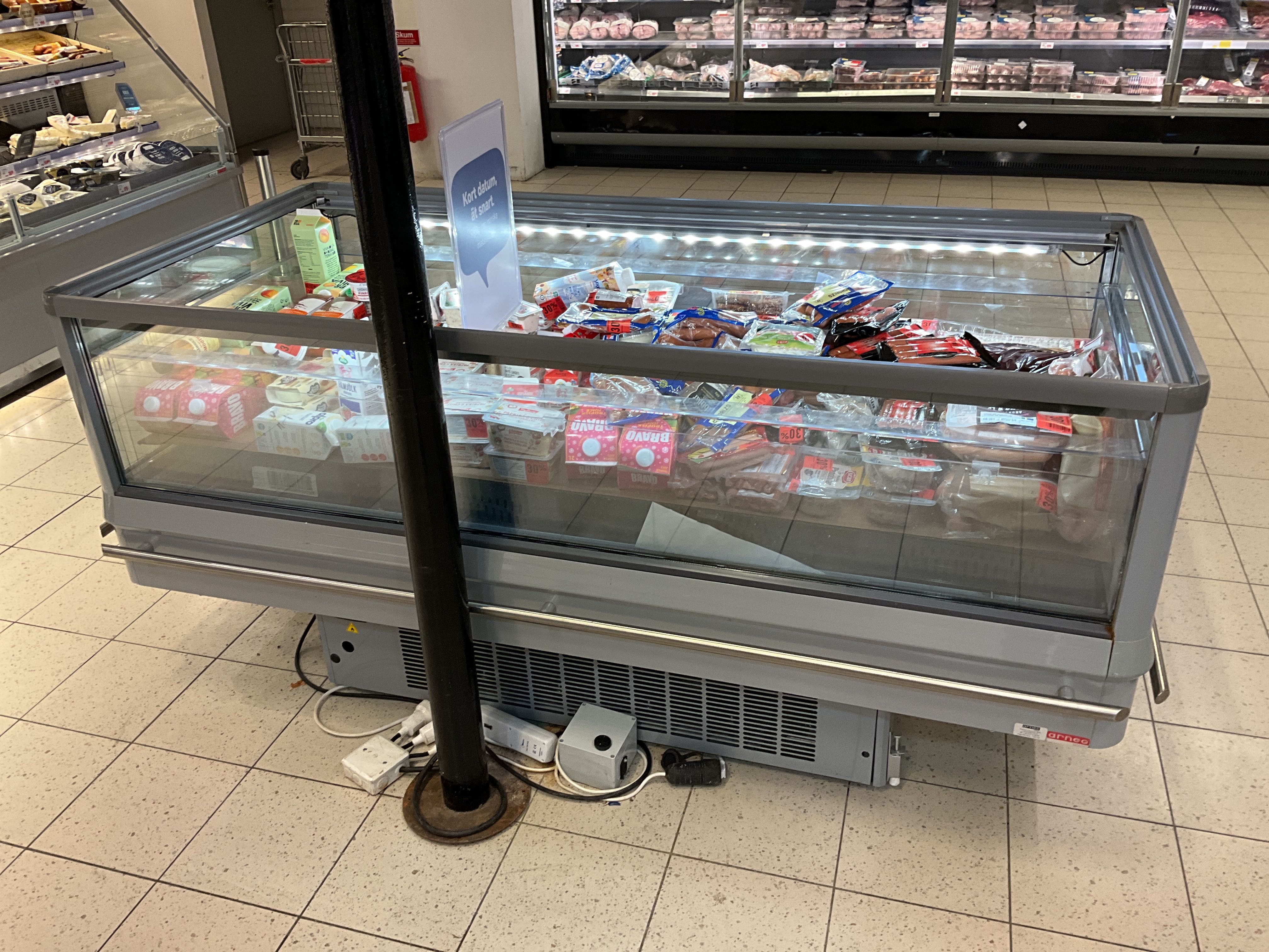 1 Arneg cooling gondola with its own compressor - PS Auction - We value ...