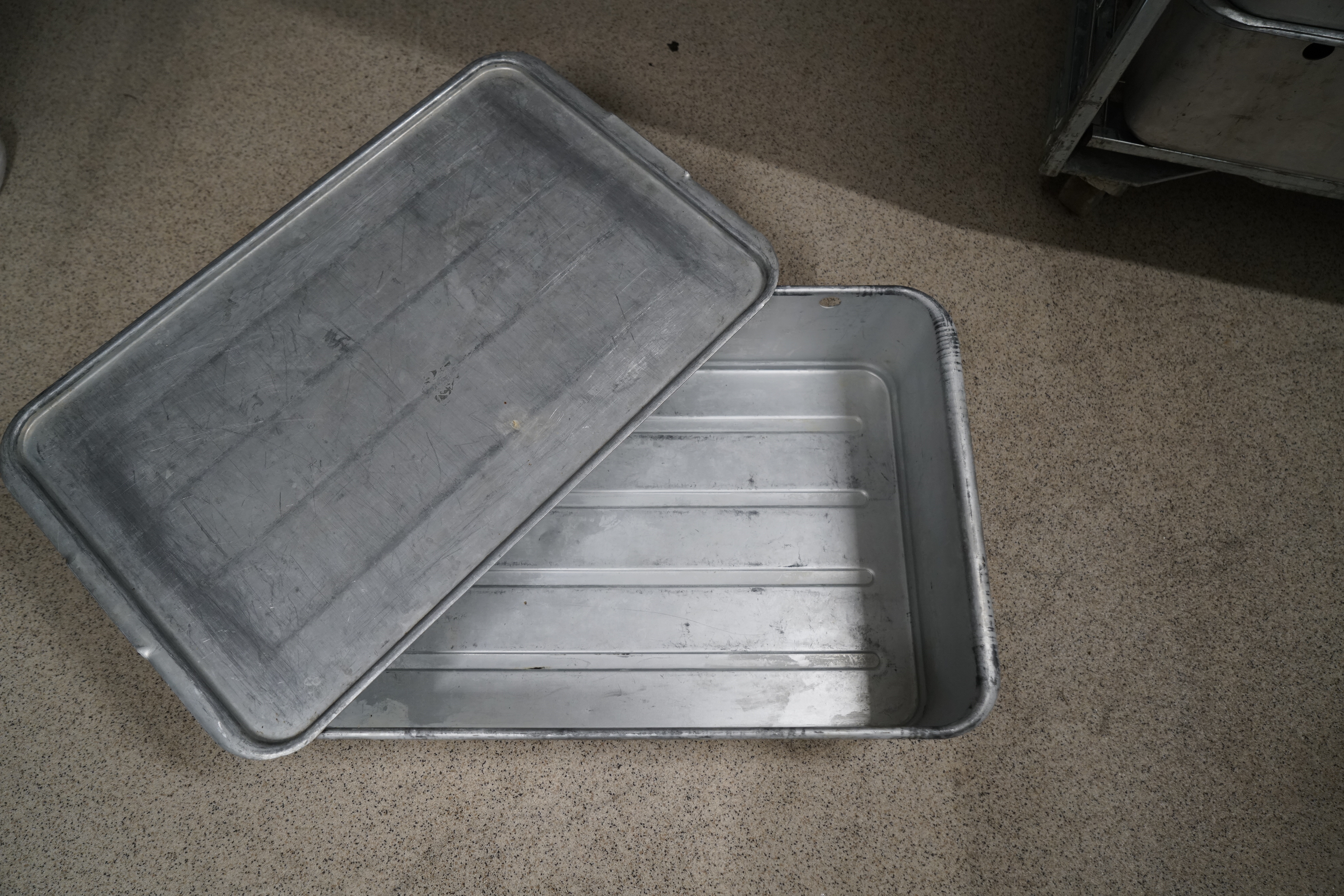Försvarets aluminiumlåda m. lock - Auktioner online - Nätauktioner ...