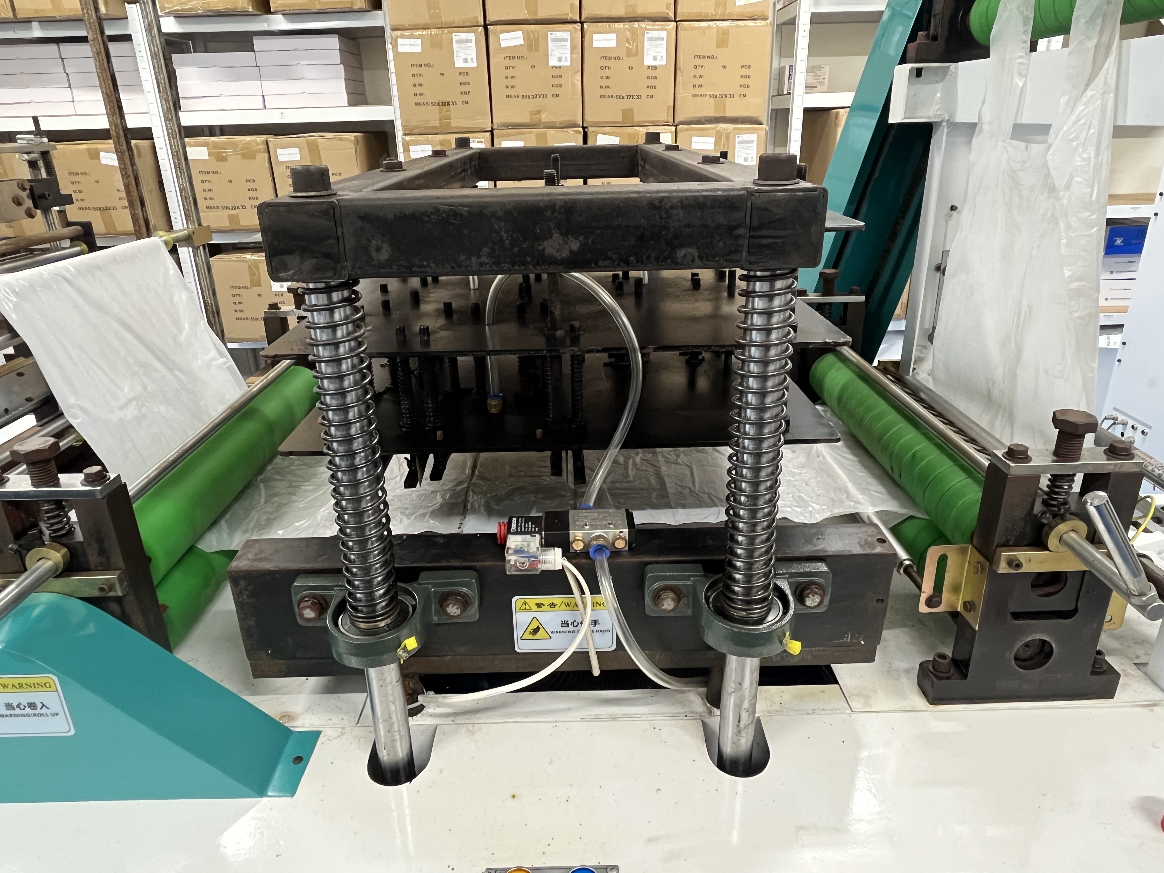 Tillverkningsmaskin plastförkläden, Paragon Machine - Auktioner online ...
