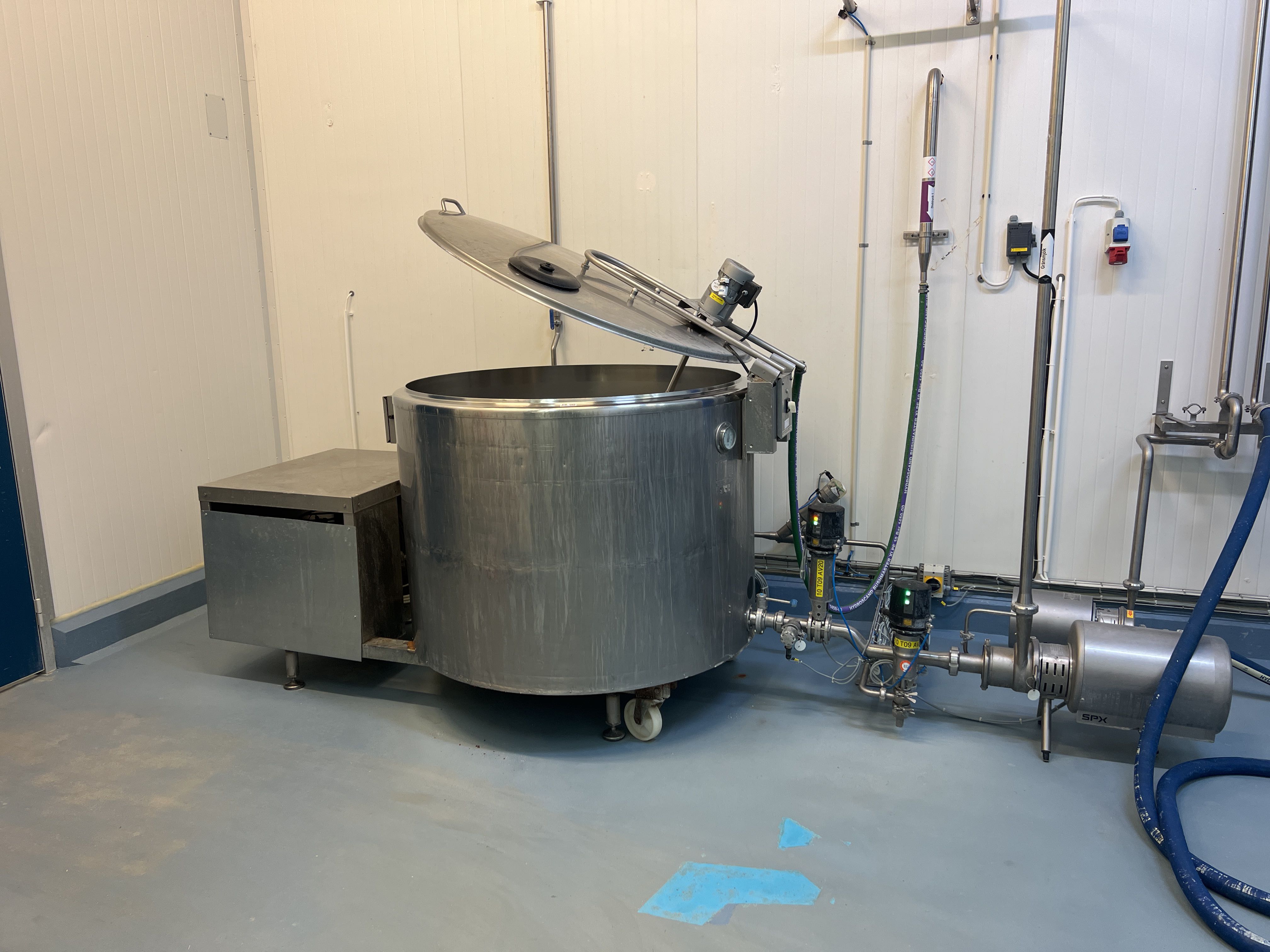 Whey tank with cooling egg and pump Wedholms DF 813 AD 900L -1984 - PS ...