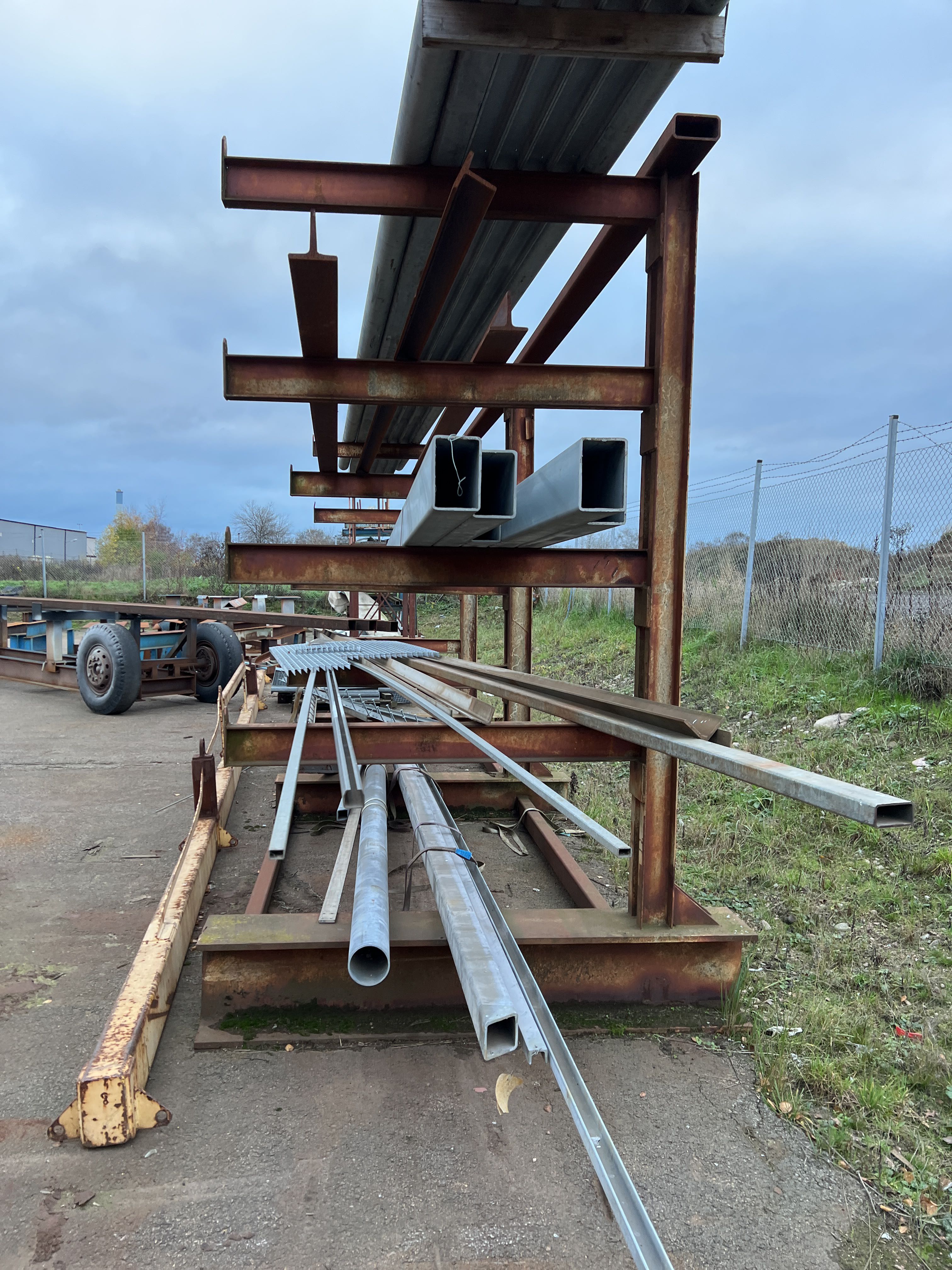 Branch stand, 2 pieces - PS Auction - We value the future - Largest in ...