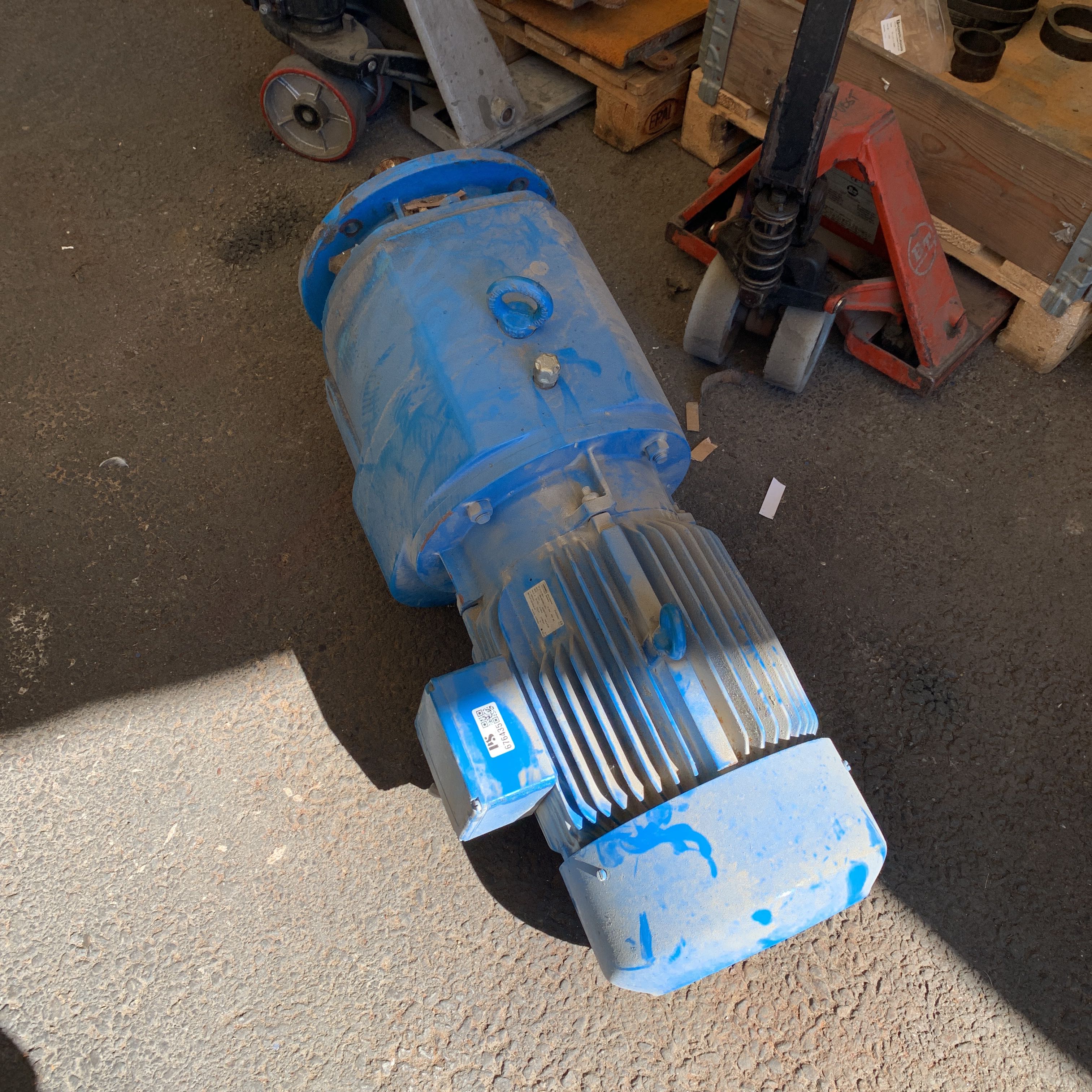 Electric motor with gearbox for compactor - PS Auction - We value the ...