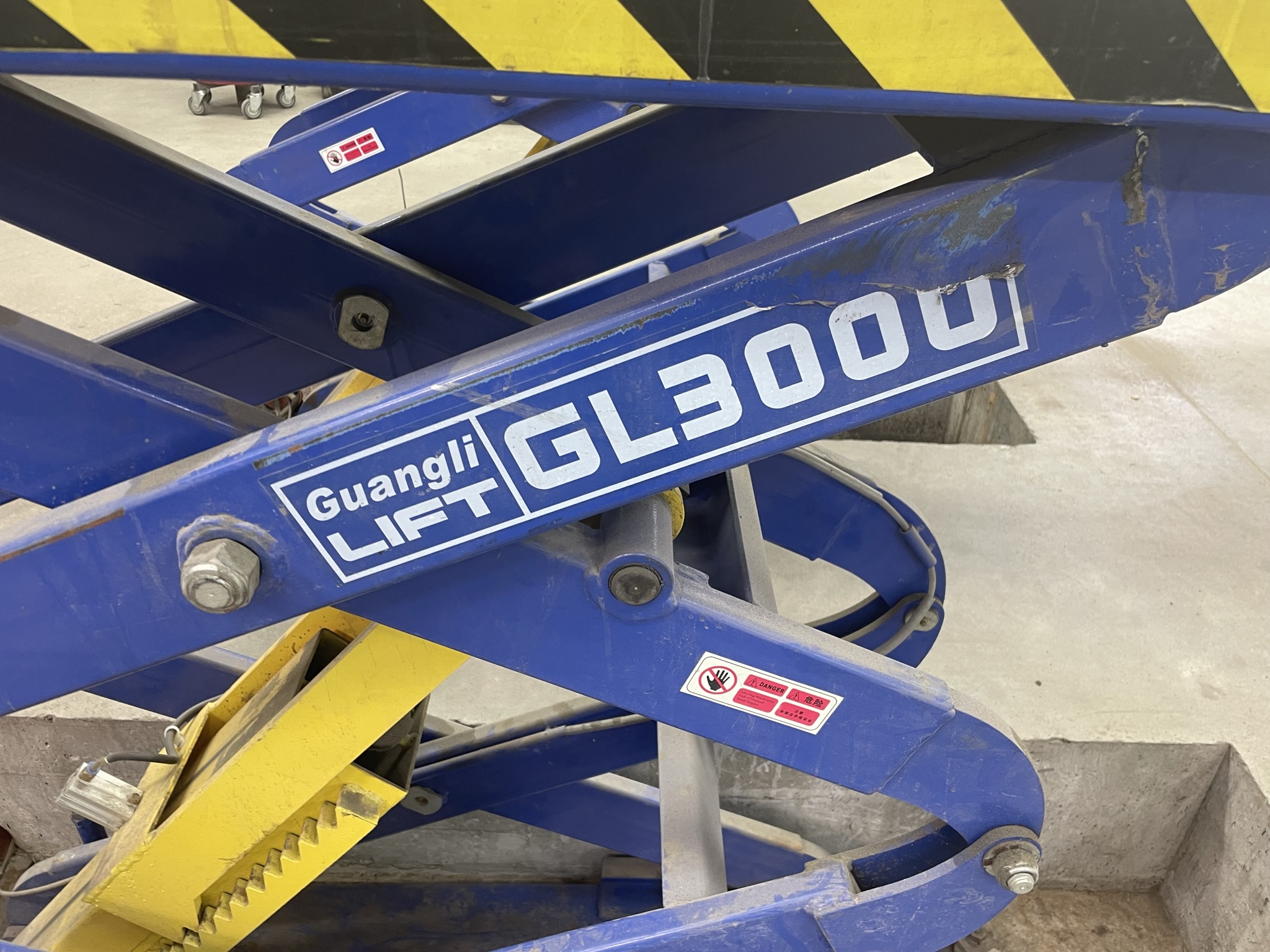 Guangli GL 3000 Lift - PS Auction - We value the future - Largest in ...