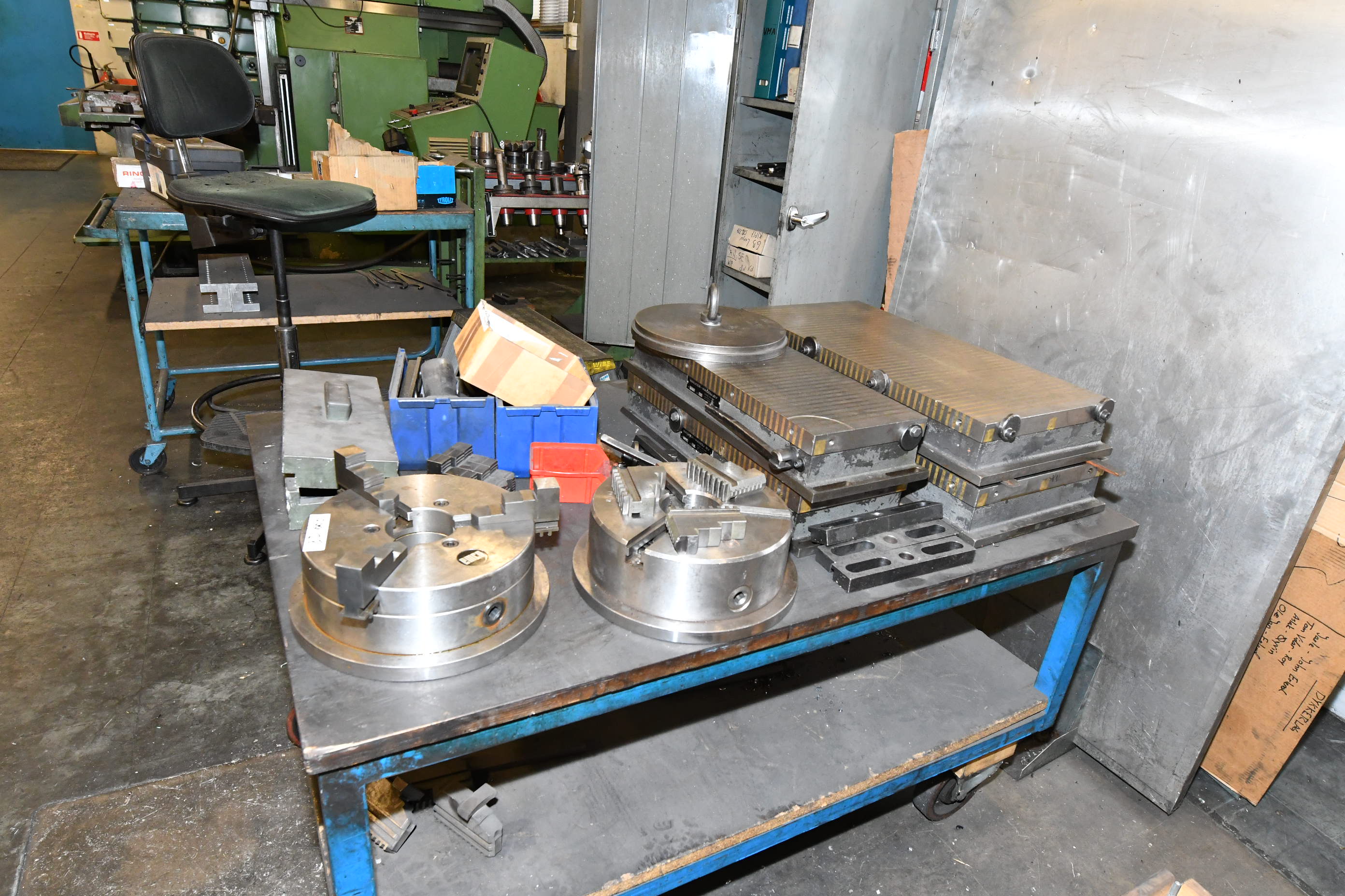 4 magnetic tables, chuck etc - PS Auction - We value the future ...